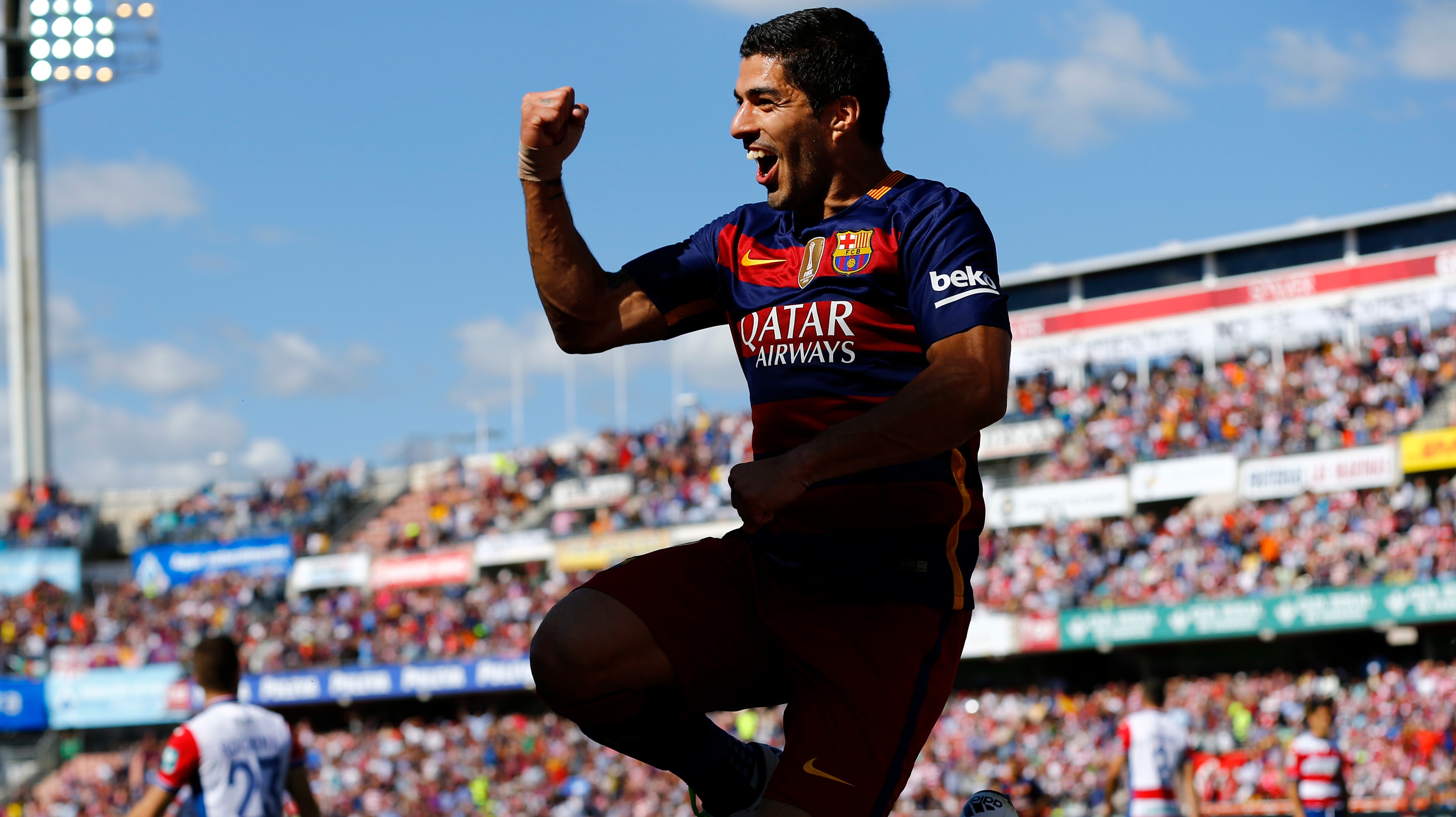 Suarez nets hat-trick as Barcelona retain La Liga title | ITV News
