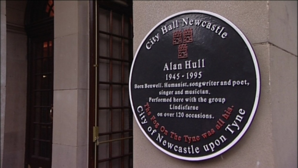 Alan Hull remembered at plaque unveiling | ITV News Tyne Tees