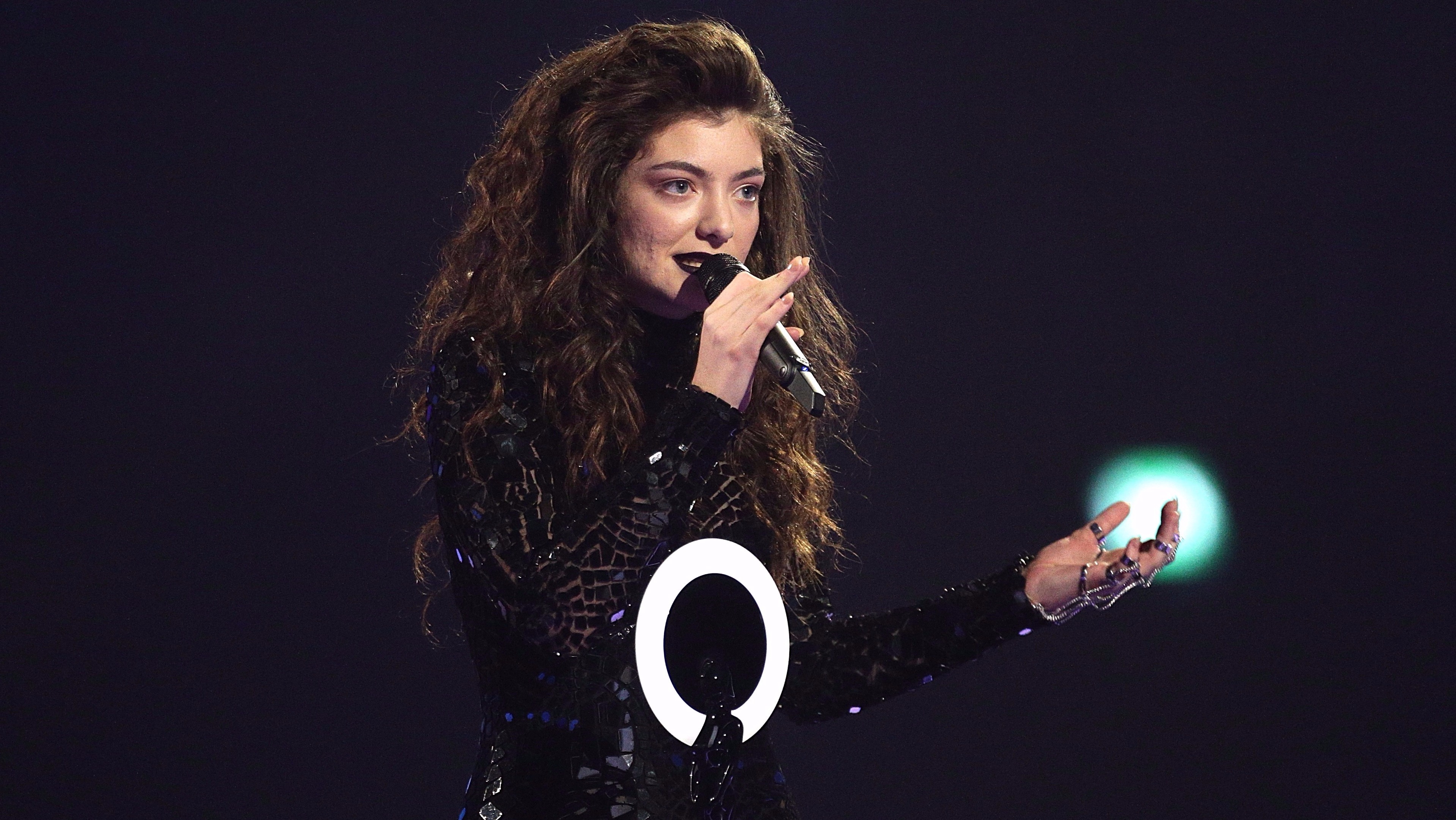 Lorde ignored as Uber driver raves about 'celebrity' passenger in car ...