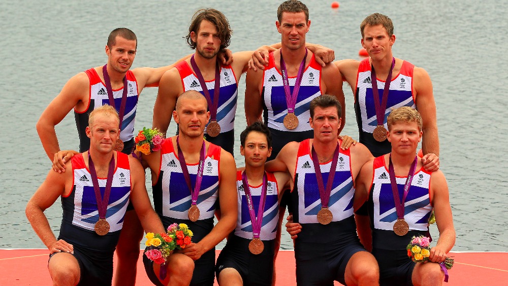 Men's eight in thrilling rowing race with Bedford cox | ITV News Anglia