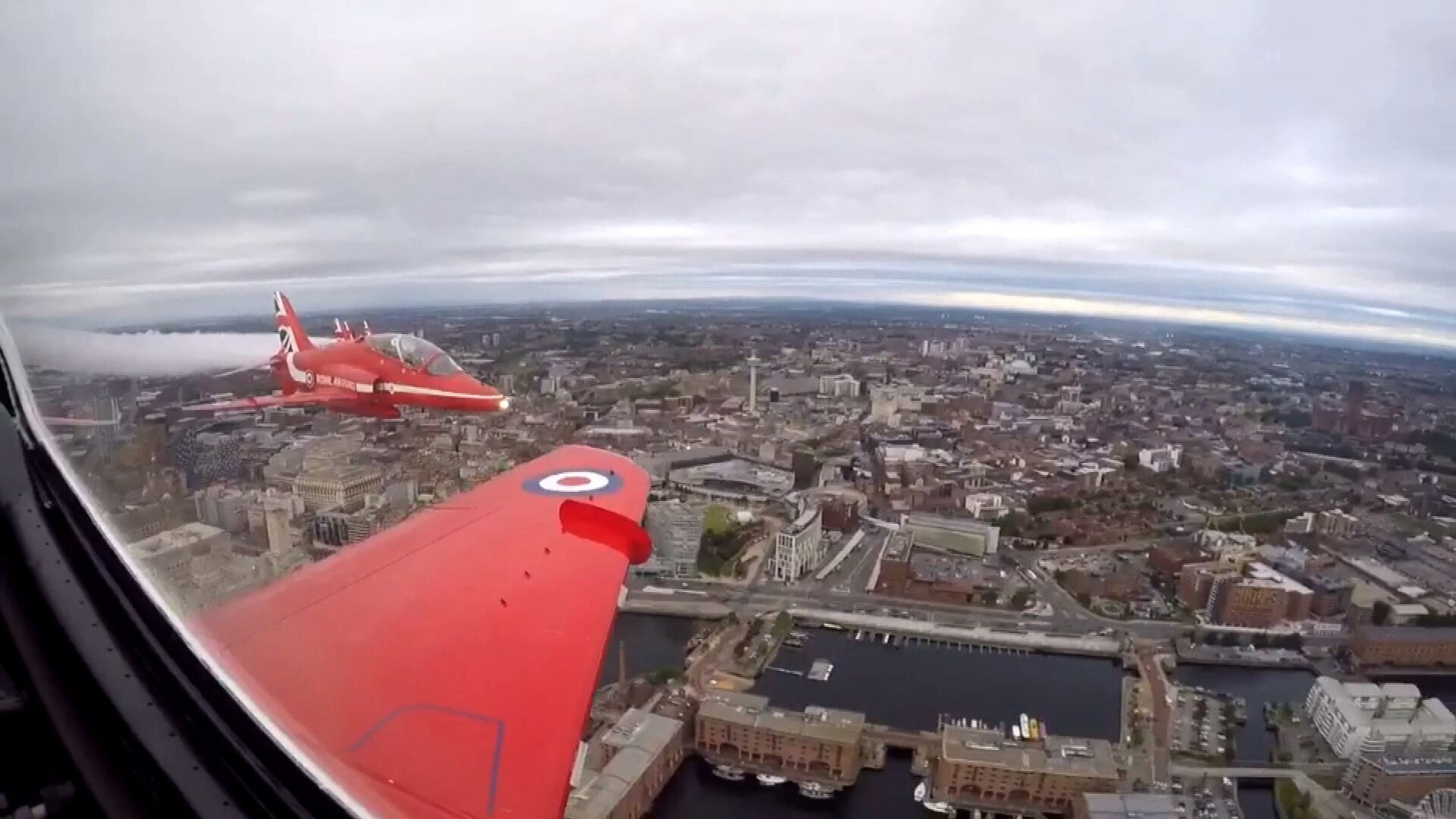 Stunning video shows Red Arrow pilot's view of River Mersey from above ...