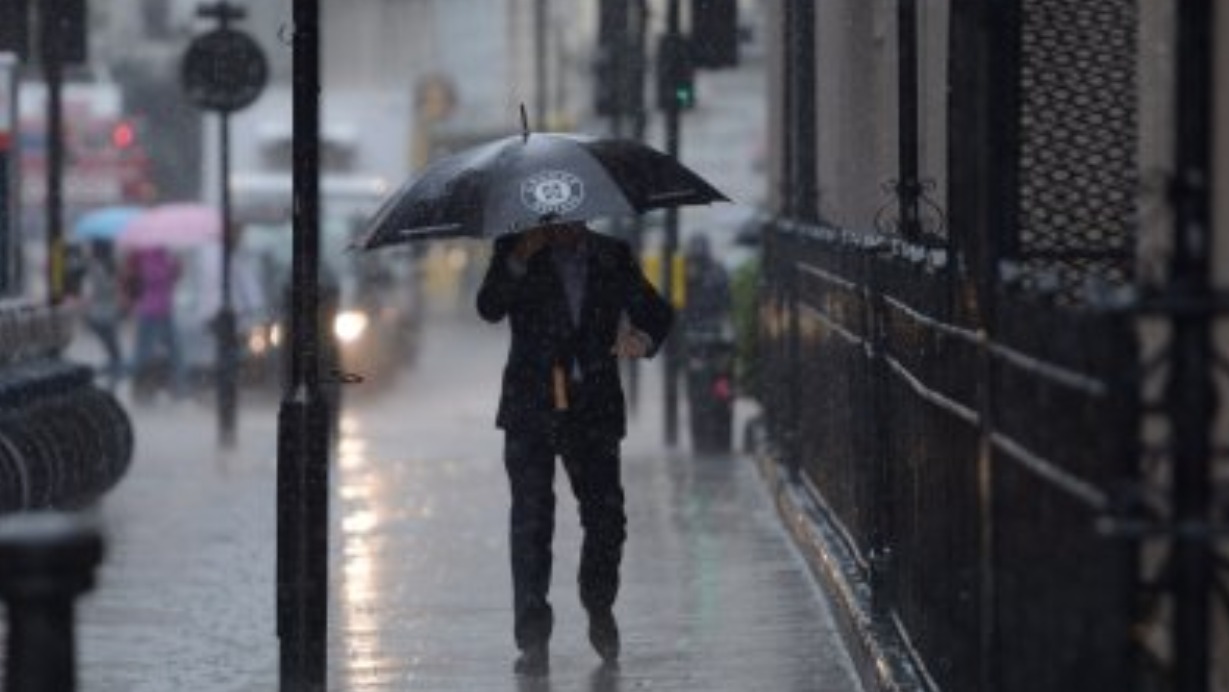 Weather warning as 40mm of rain could fall this afternoon | ITV News ...