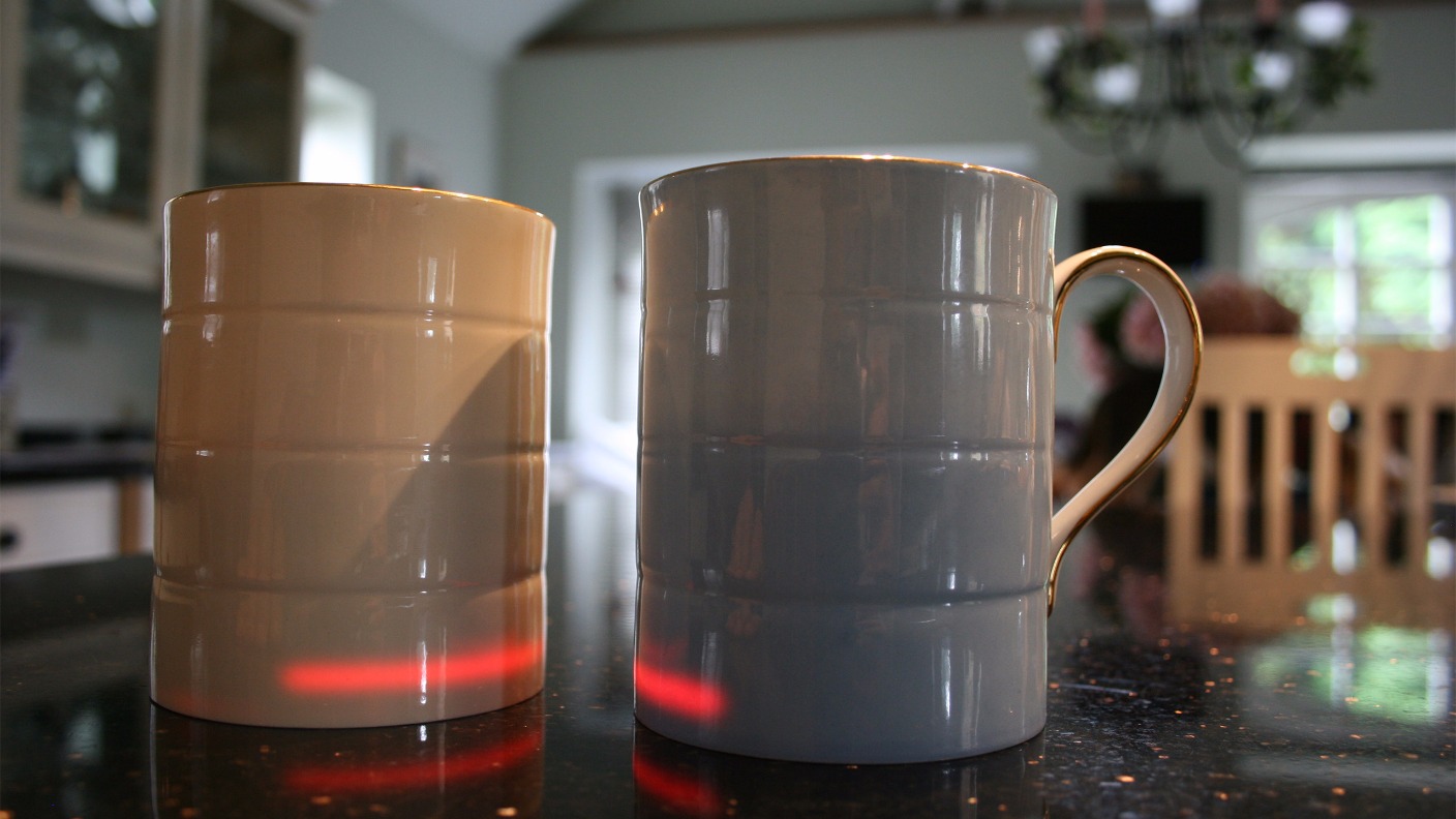 Inventor creates mug that keeps drinks at 'perfect temperature' for 30 ...