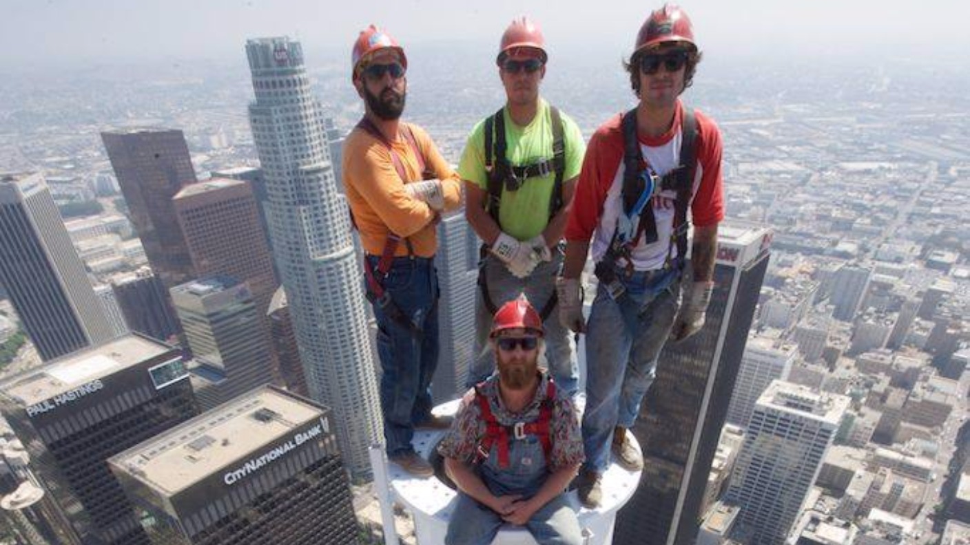 Construction workers pose for death-defying spire photo | ITV News