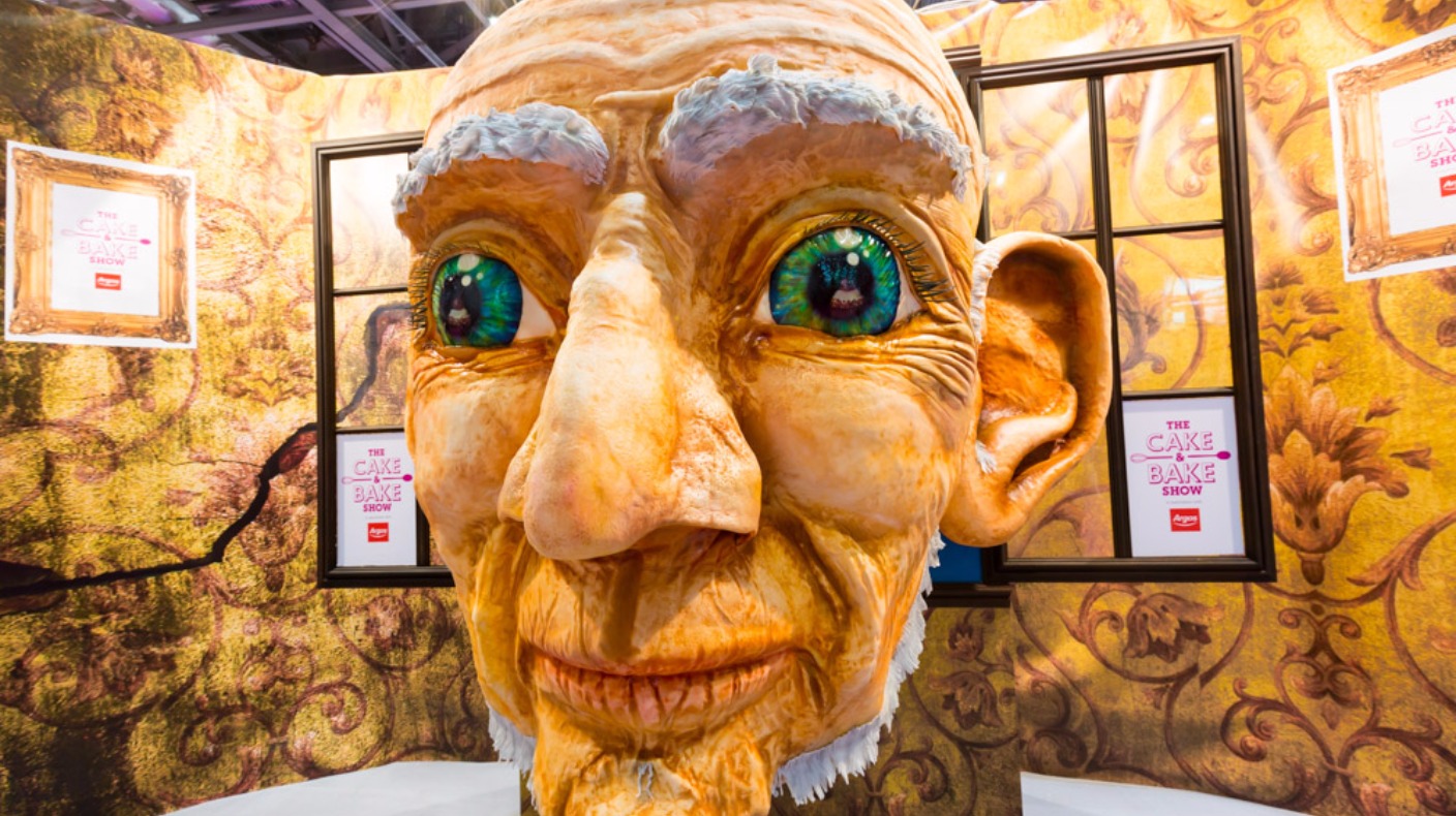 Sugar artist creates giant sugar sculpture of Roald Dahl's BFG as part ...