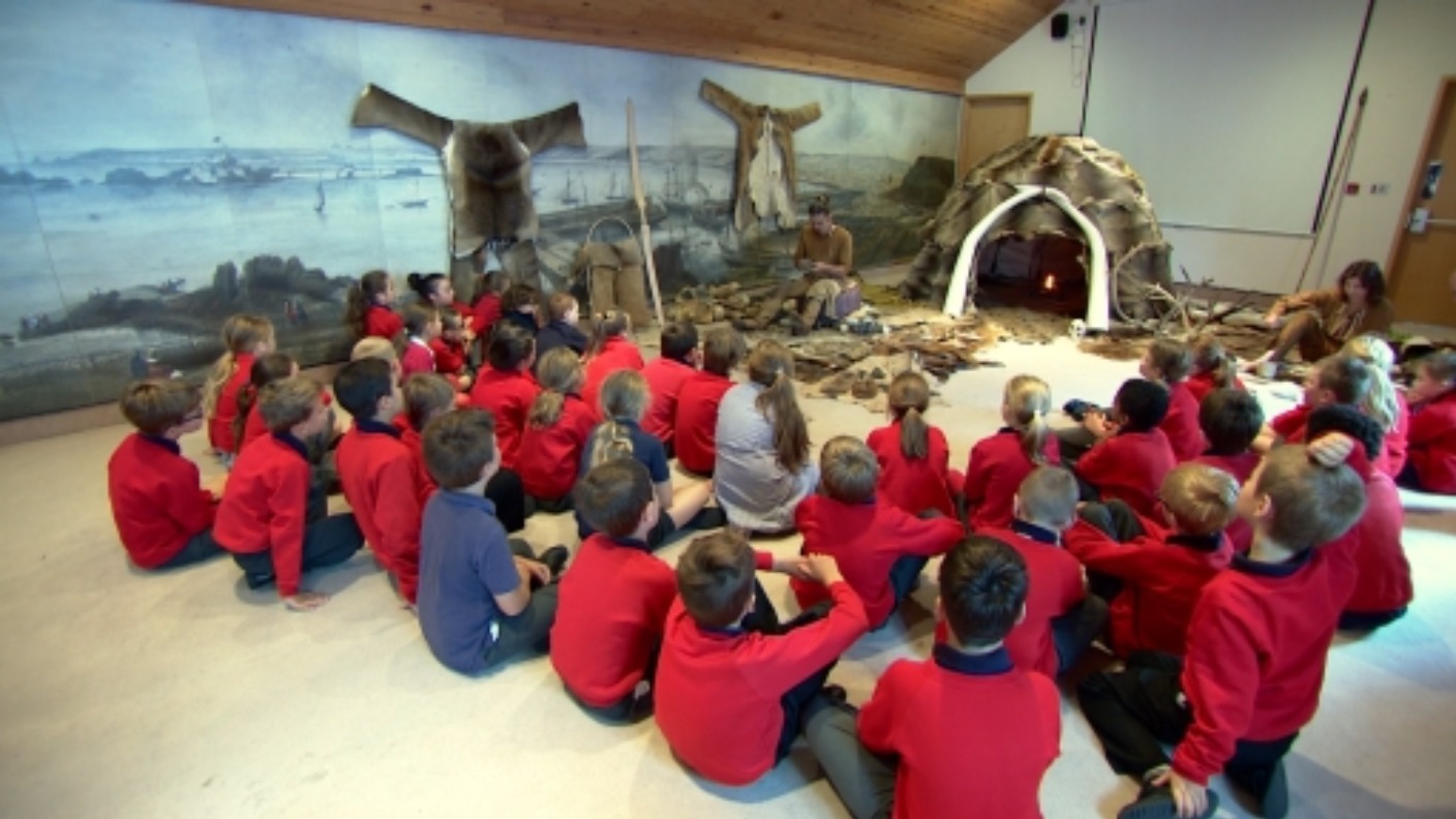 Pupils get Ice Age lessons complete with flint carving | ITV News Channel