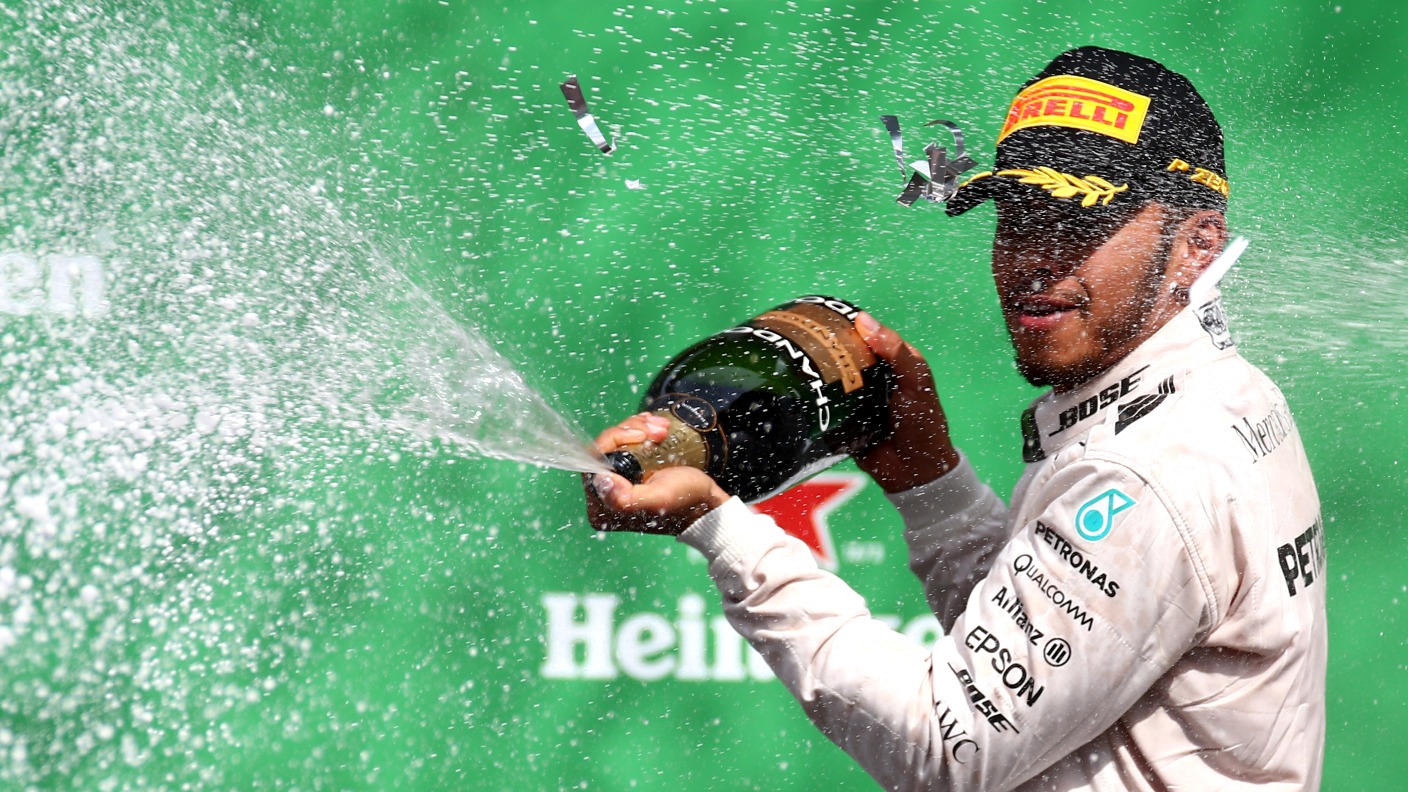 Lewis Hamilton keeps title hopes alive with Mexican Grand Prix win ...