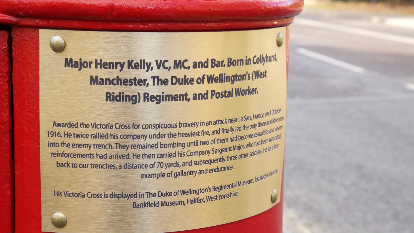Postbox honour to WWI hero postman | ITV News Granada