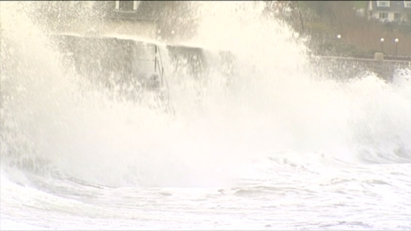 Flood warnings in place for Guernsey's west coast | ITV News Channel