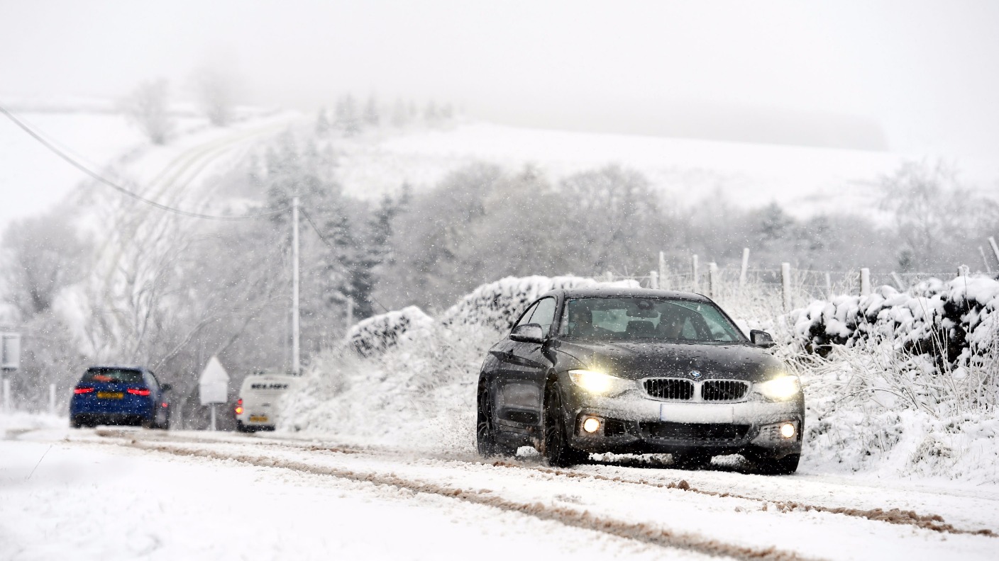 Snow falls in parts of UK and as far south as Exeter with more possibly ...
