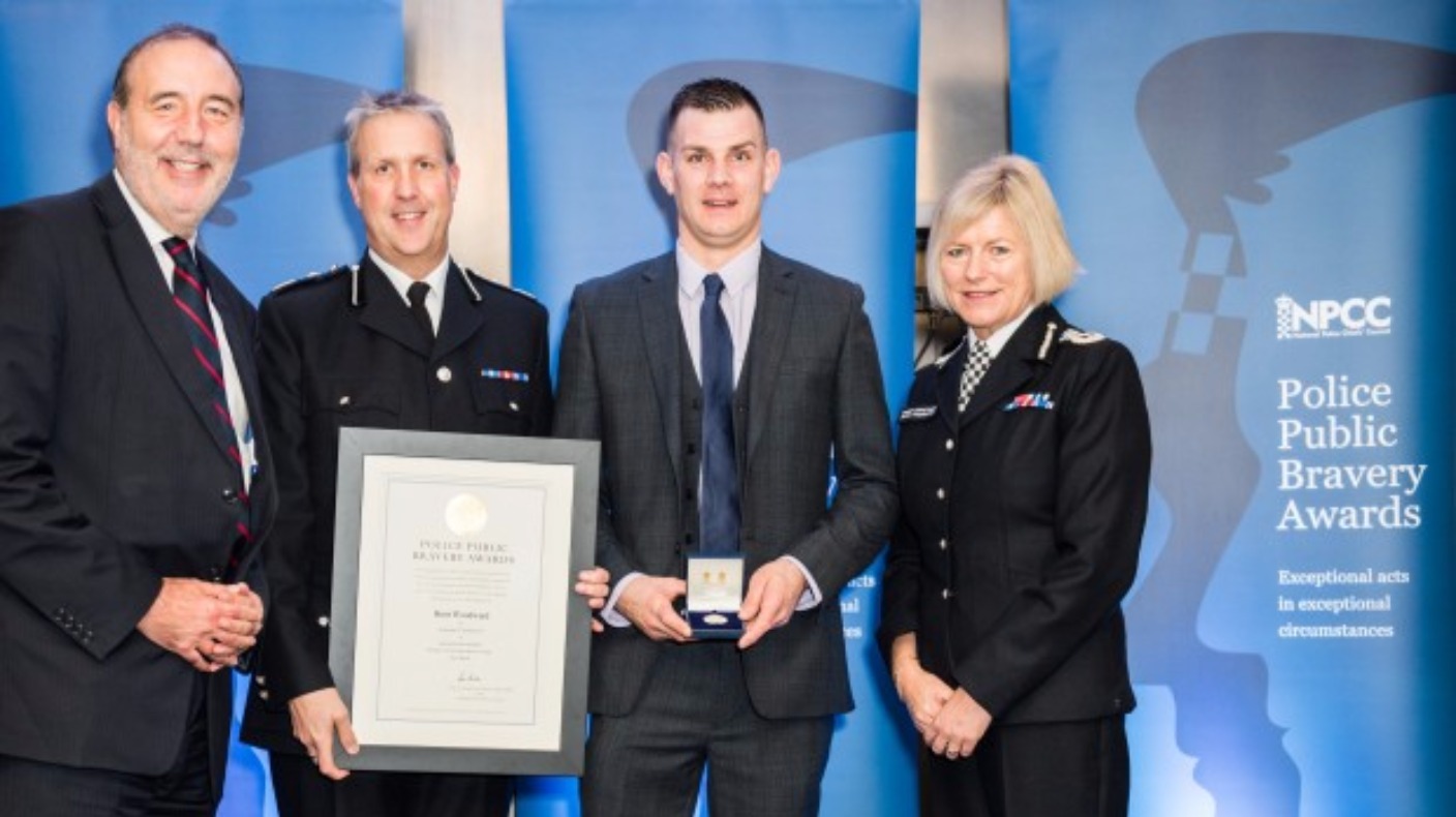 Man who helped stop street attack given bravery award | ITV News Central