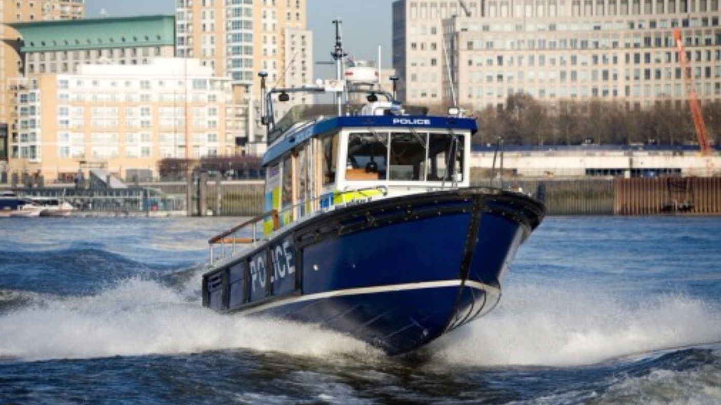 Police officers rescue man from drowning in the River Thames in 'heroic ...