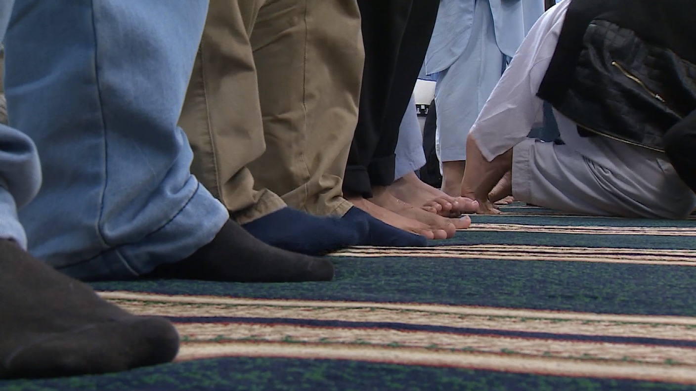 Luton's mosques attack key government policy on extremism | ITV News Anglia