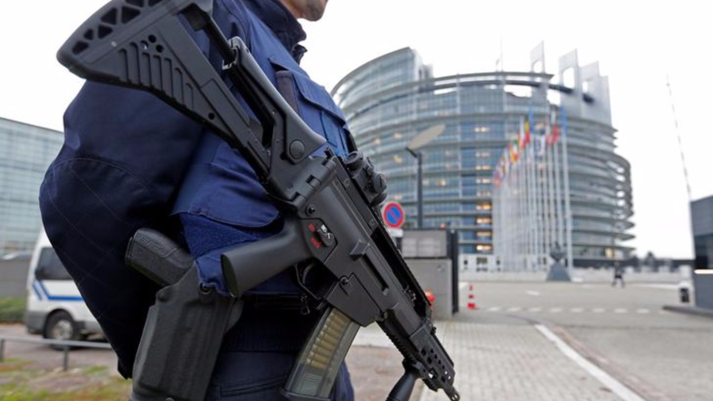 France terror suspects 'planned attack next week', prosecutors claim ...