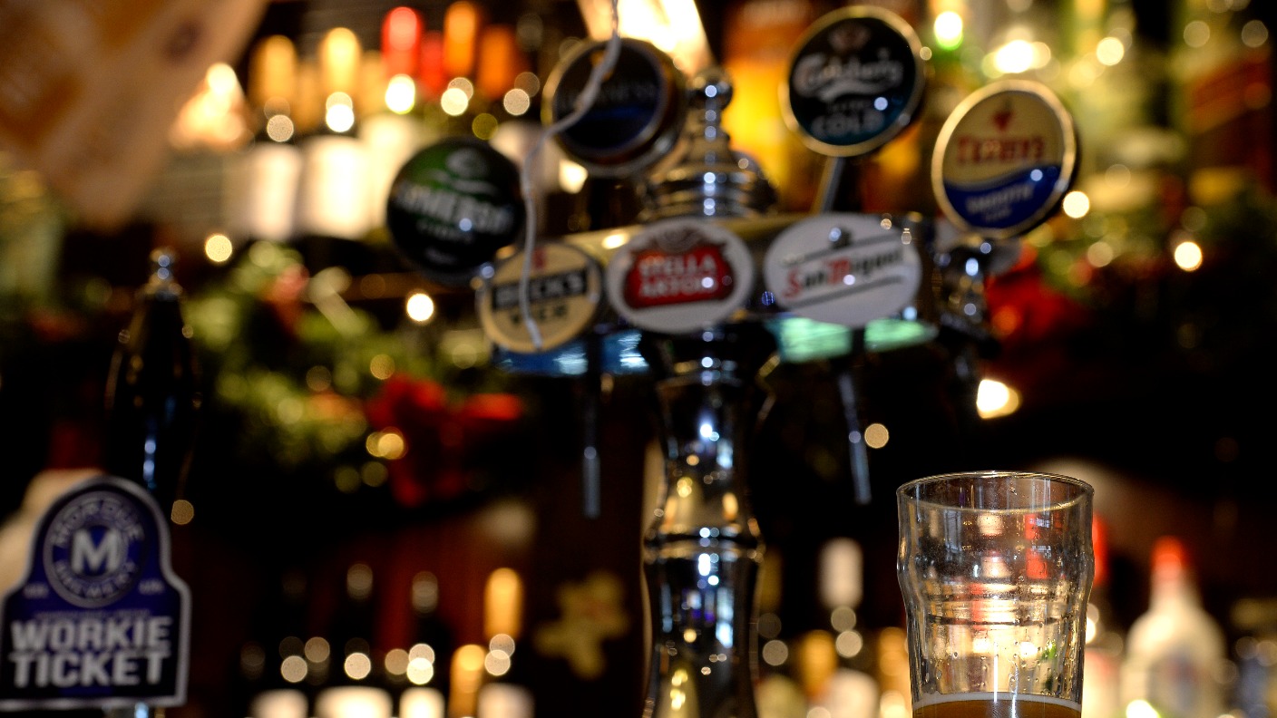 Average person in Wales spends nine months of their life in a pub | ITV ...