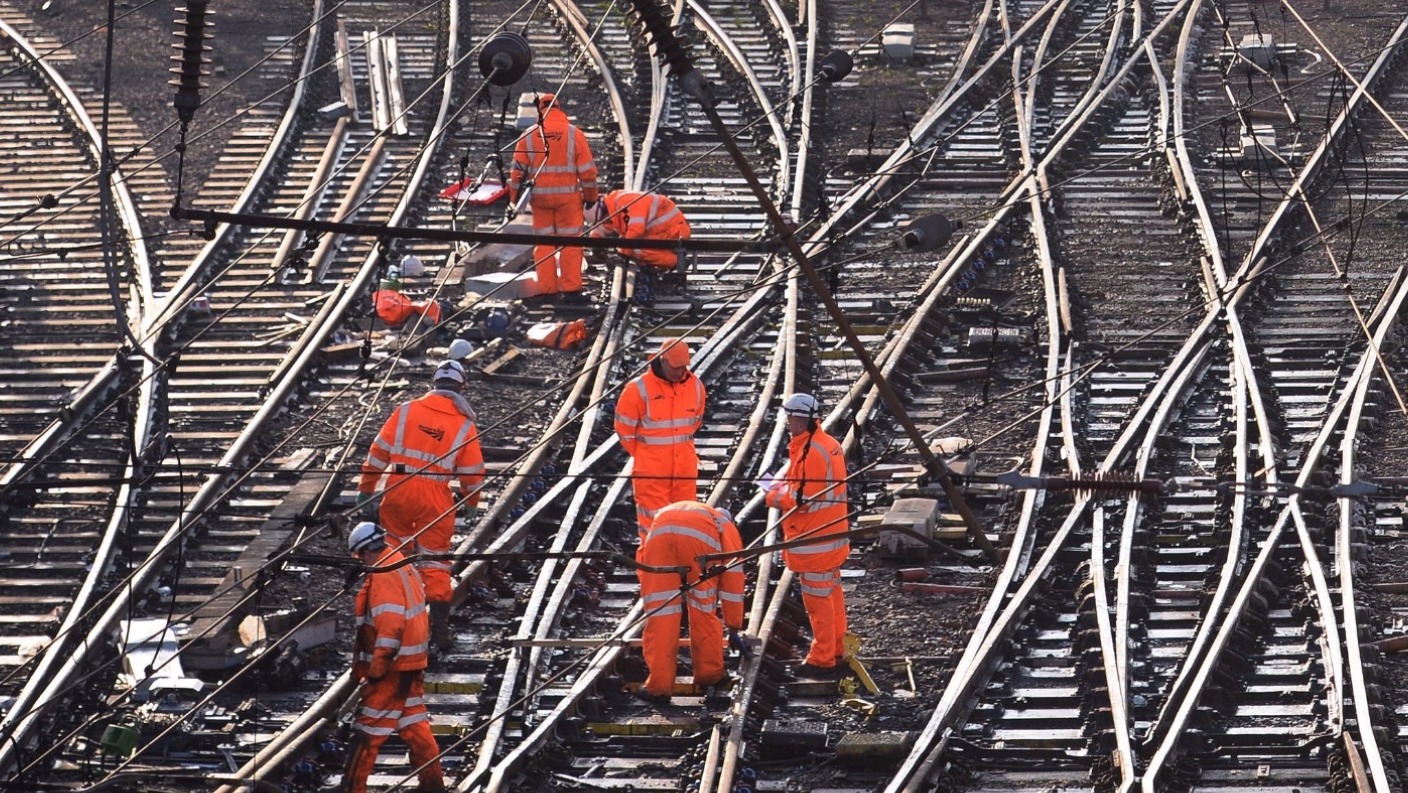 Network Rail to lose complete control of tracks in government shake-up ...