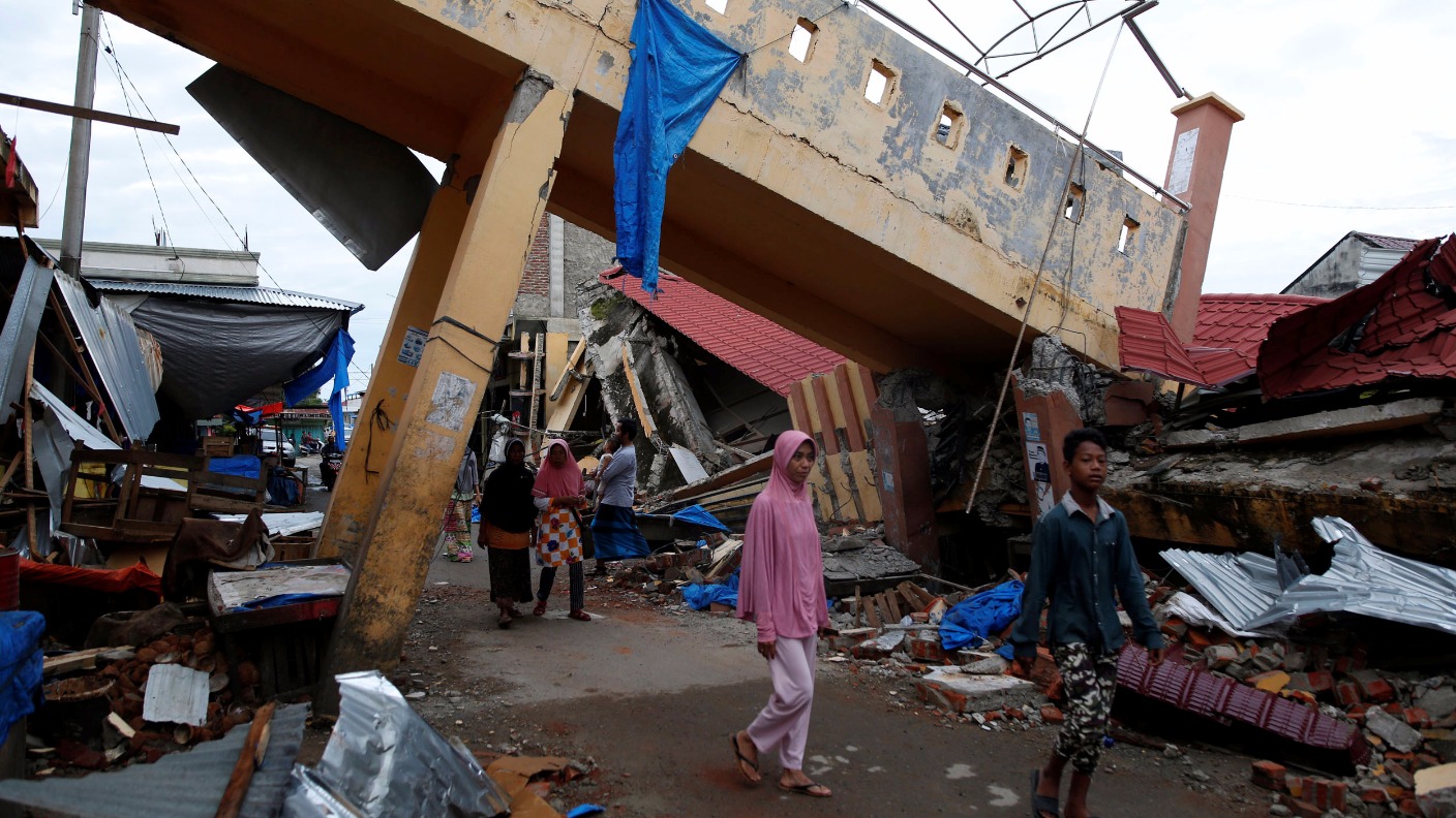 At least 45,000 homeless after Indonesian earthquake | ITV News