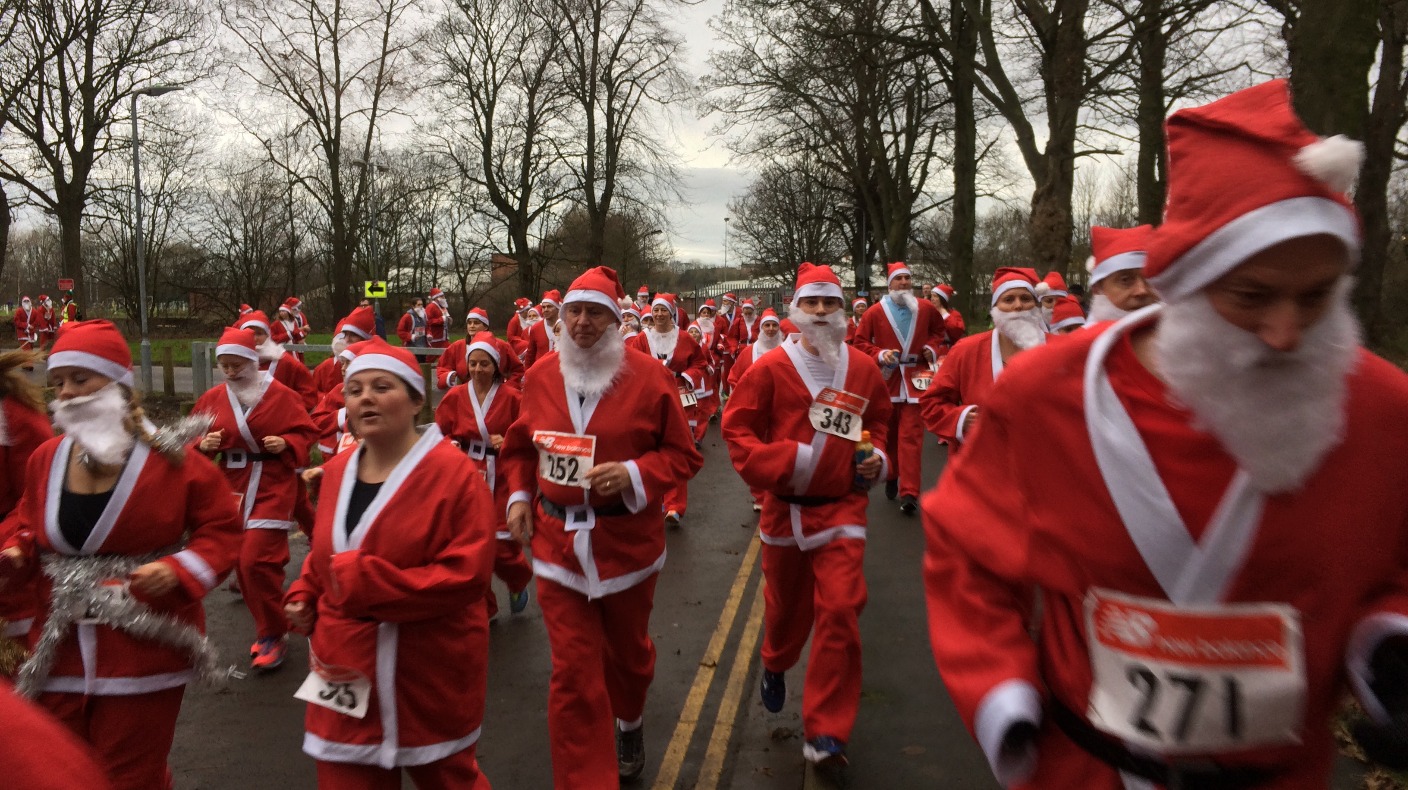 Festive run sees hundreds of Santas race through Carlisle | ITV News Border