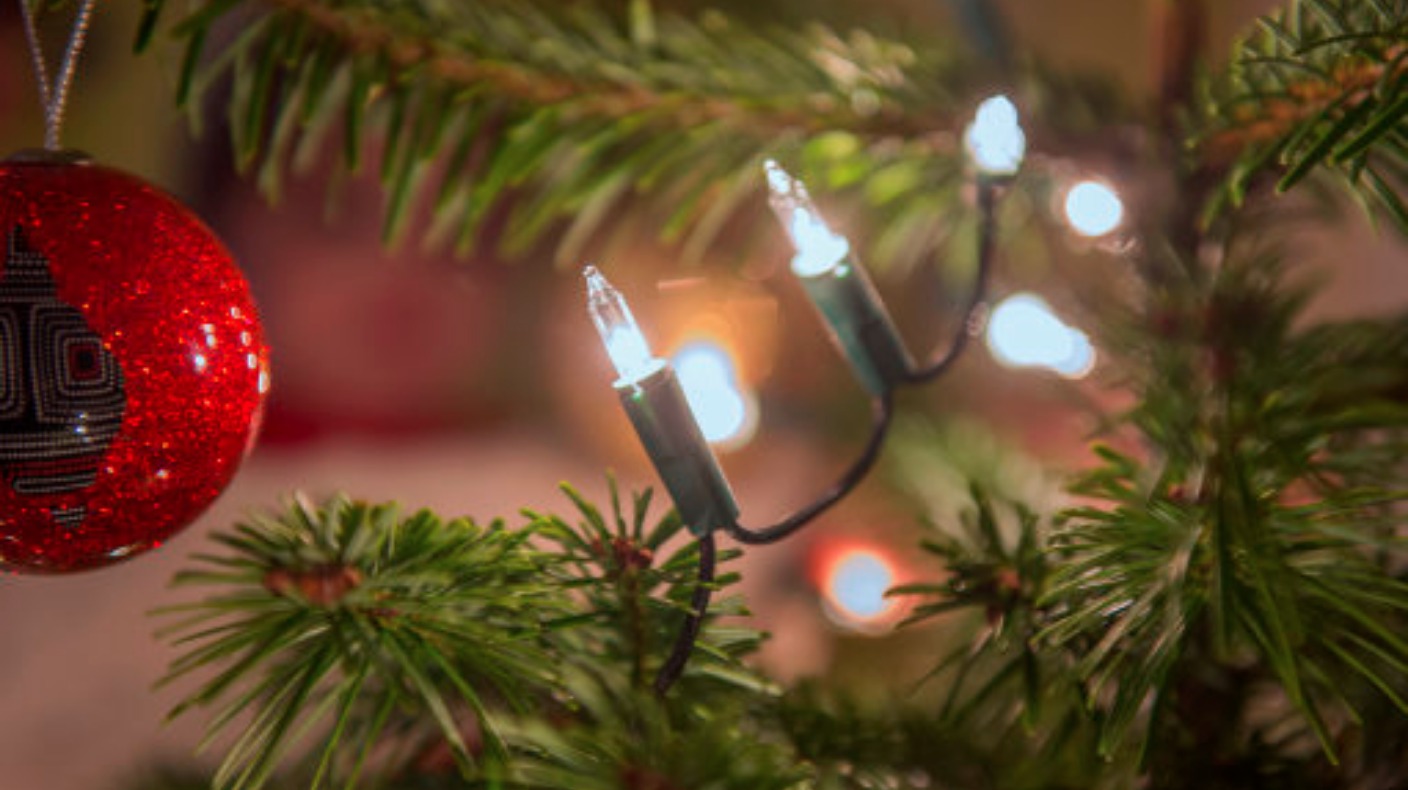 Crews issue Dos and Don'ts after Christmas light fire | ITV News Wales