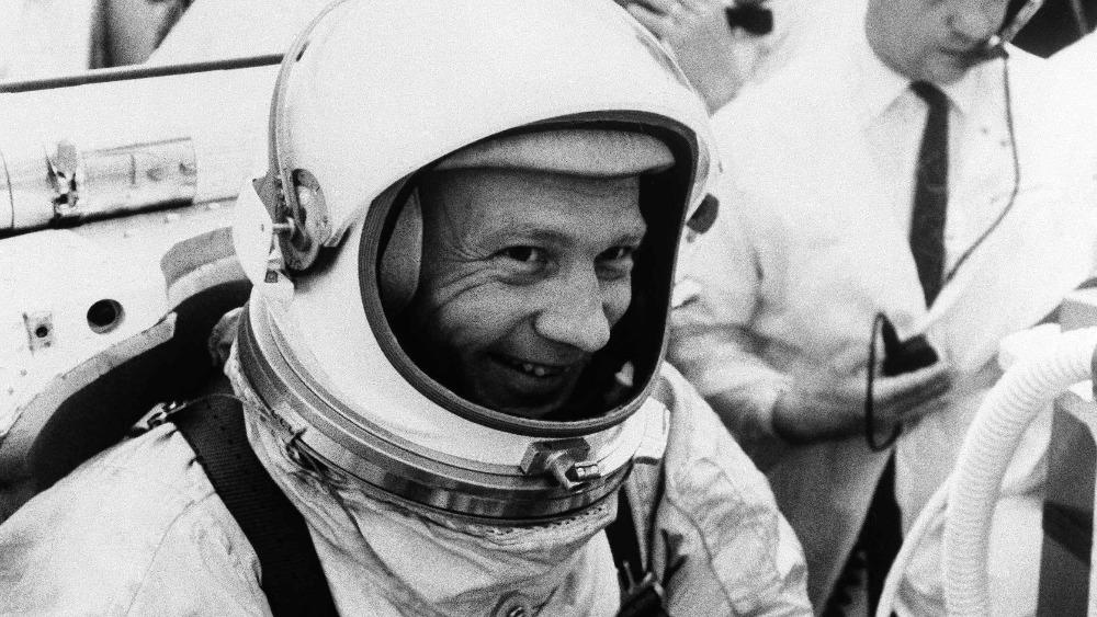 Man on the Moon flies round the world in record attempt | ITV News Meridian