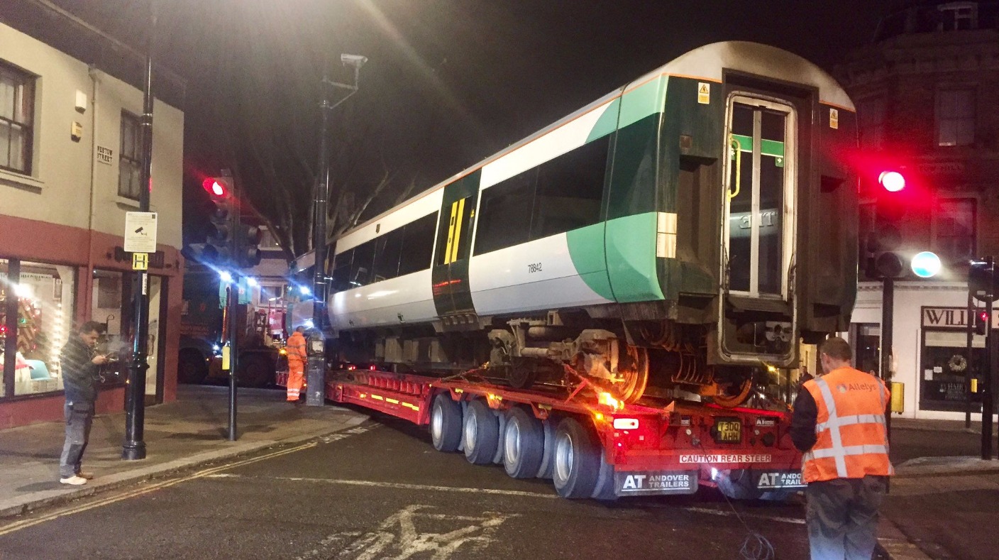 'Stuck' Southern Rail train causes delays on road after crossroads ...
