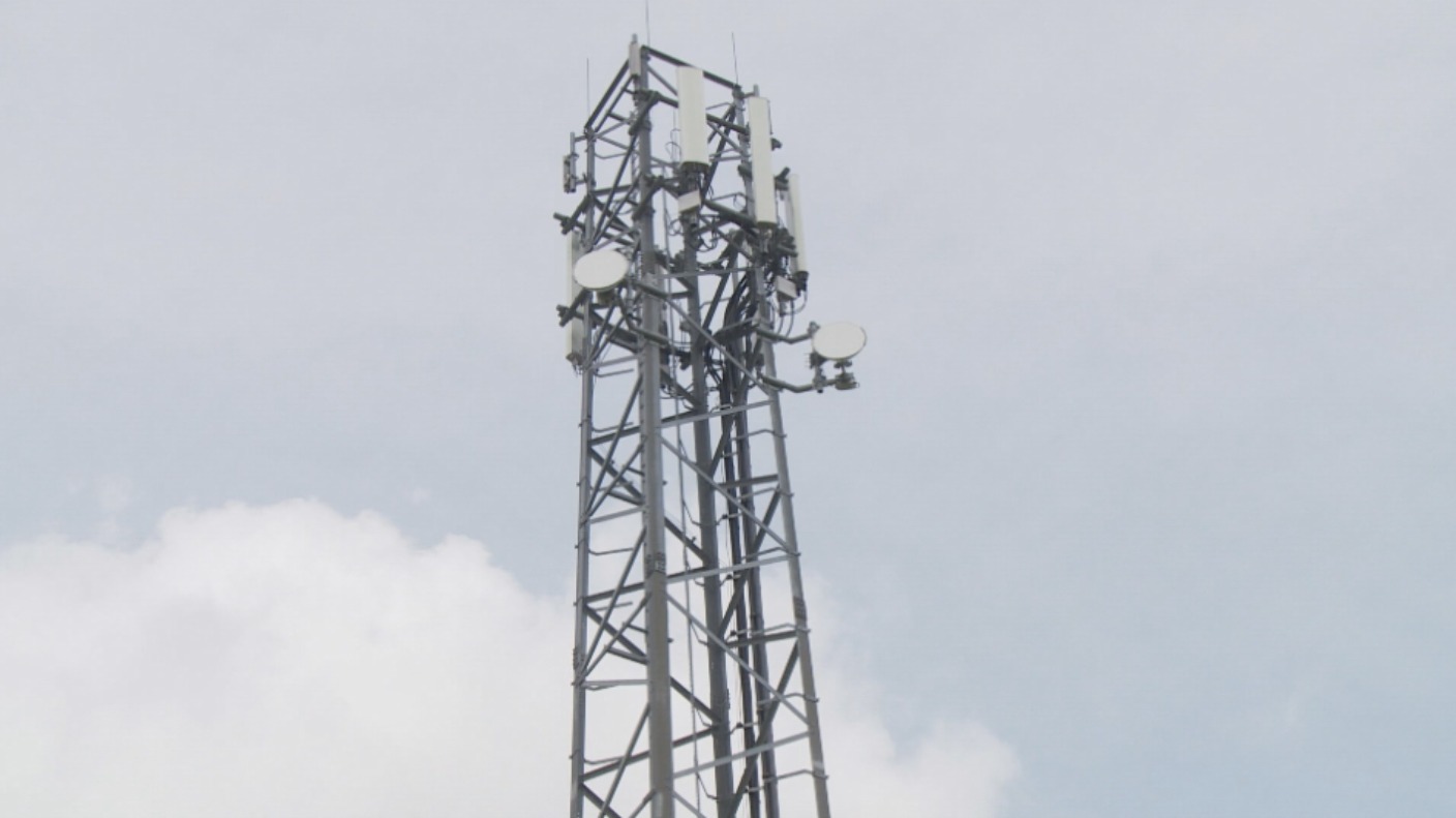 Police investigating 'suspicious' Vodafone mast tower fire in Llanelli ...