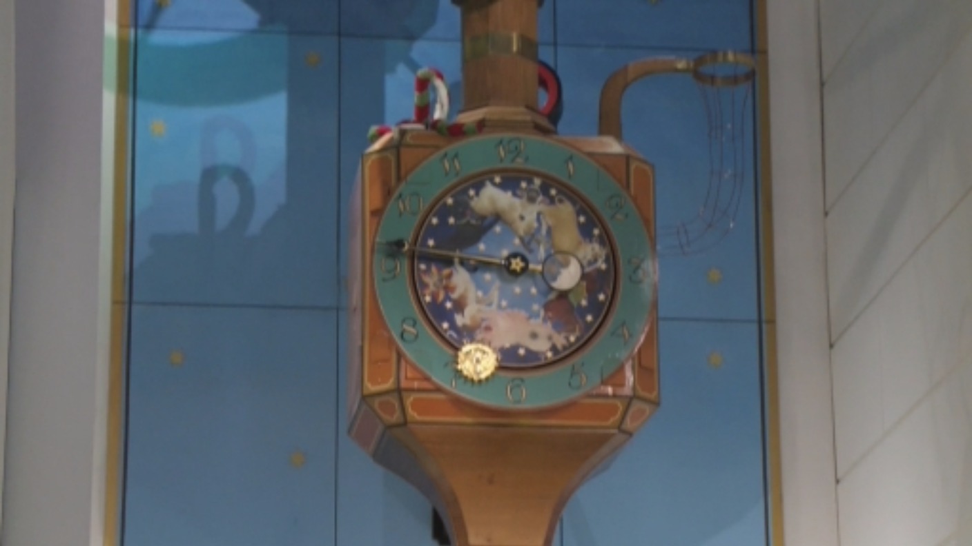 Famous shopping centre clock stops ticking as part of major renovation ...