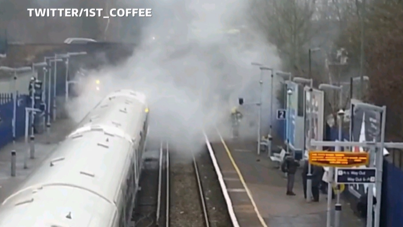 Smoke pours from train in south London | ITV News London