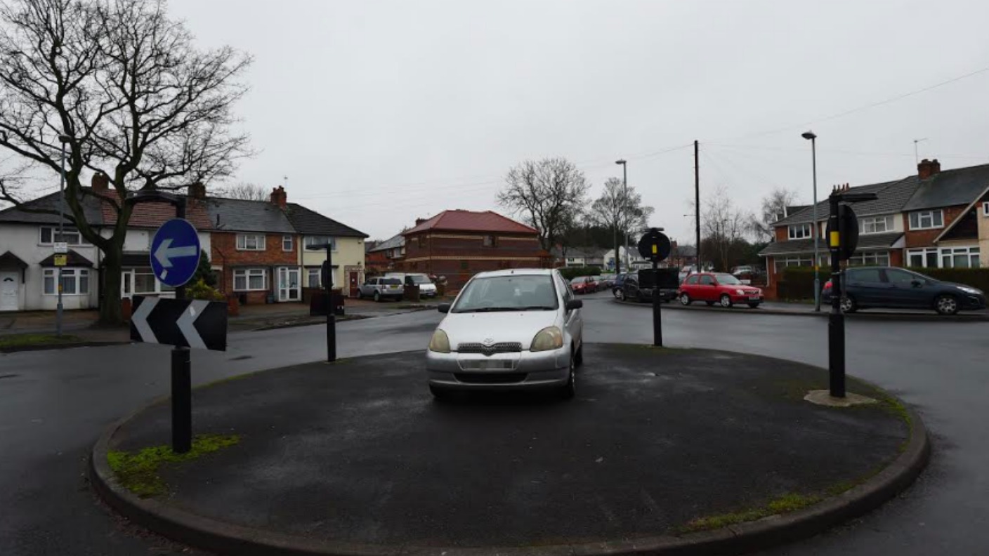 Resident upset after driver parks in middle of roundabout | ITV News ...