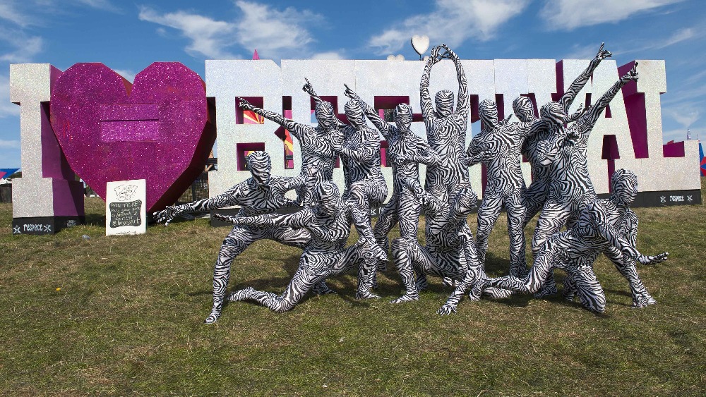 Festival goers revel in fancy dress at Bestival 2012 | ITV News