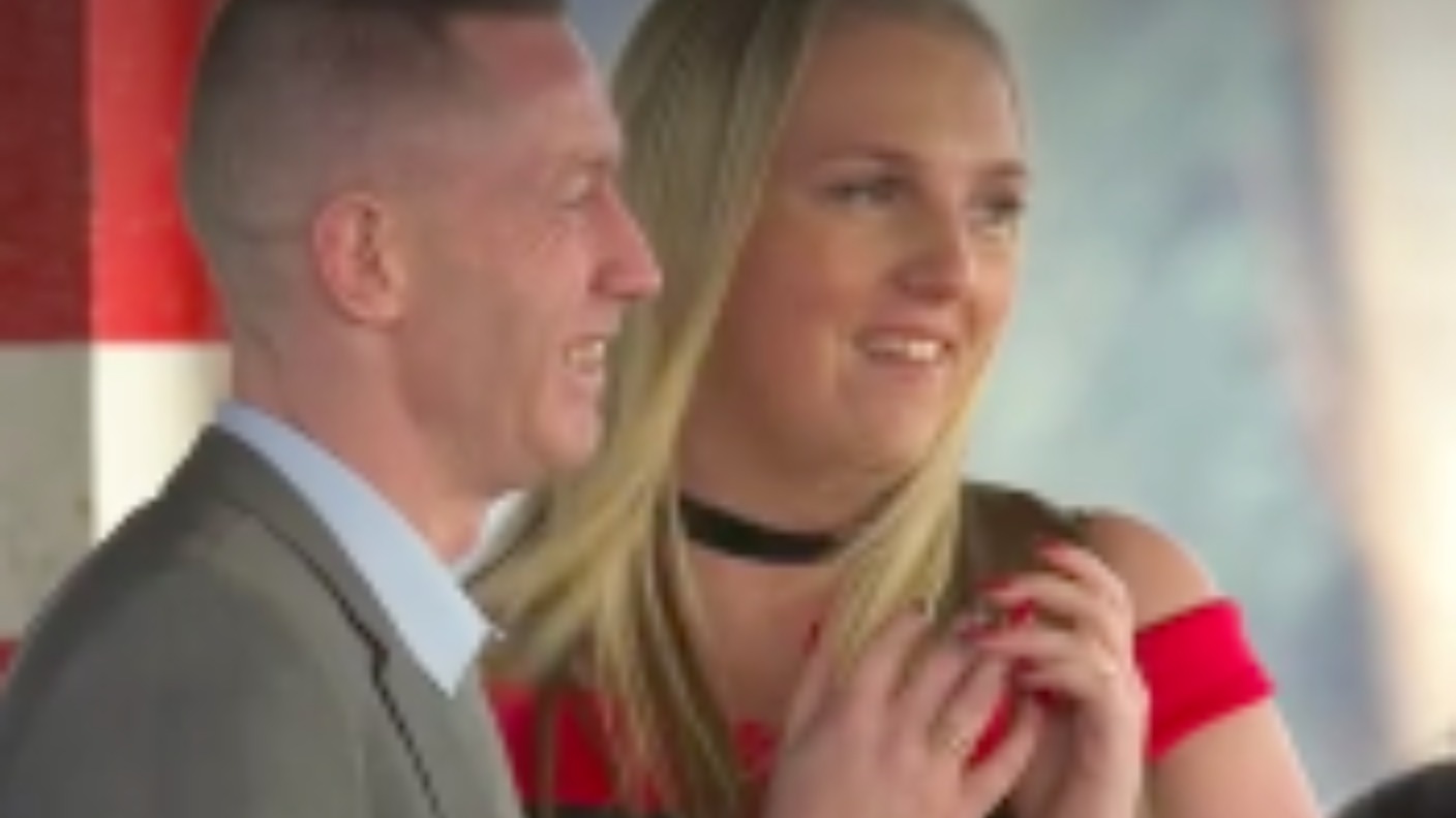 Runcorn man proposes to girlfriend on the platform | ITV News Granada