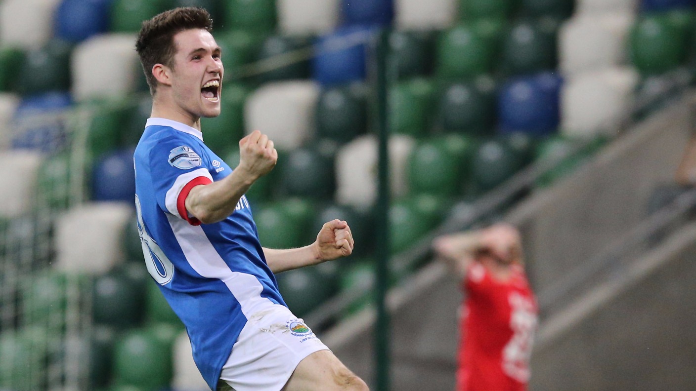 Carson nets late equaliser as Linfield title challenge fades | UTV ...