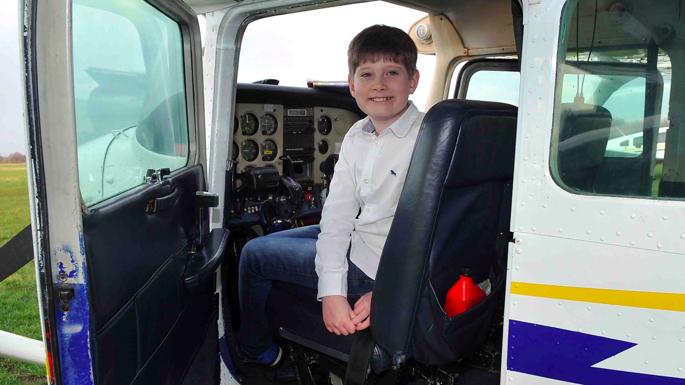 boy pilots plane alongside RAF veteran great-grandad | ITV News Granada