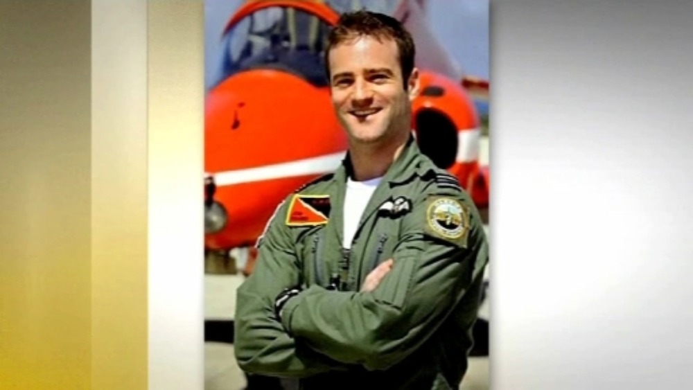 Red Arrows pilot's wife runs in his memory | ITV News Calendar