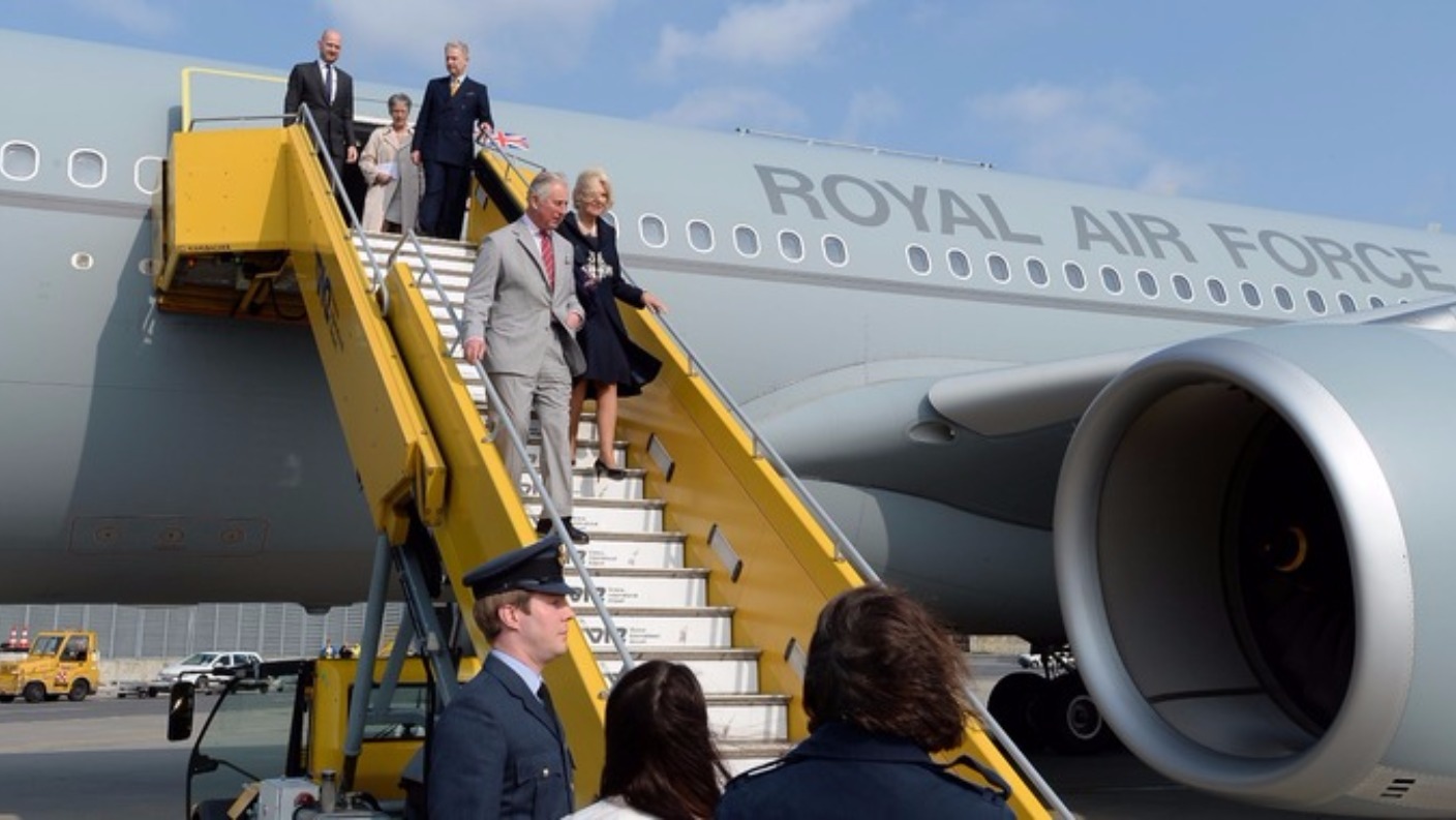 Heir Force One: When travel plans collide | ITV News