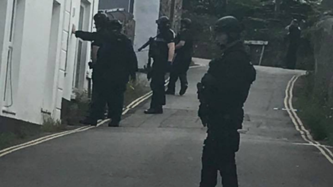 Police hunt for armed robbery suspect in Hayle | ITV News West Country