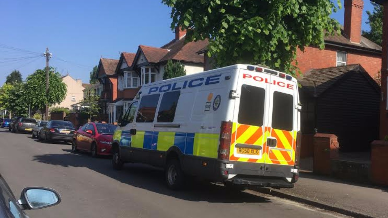 Police search address in Nuneaton | ITV News Central