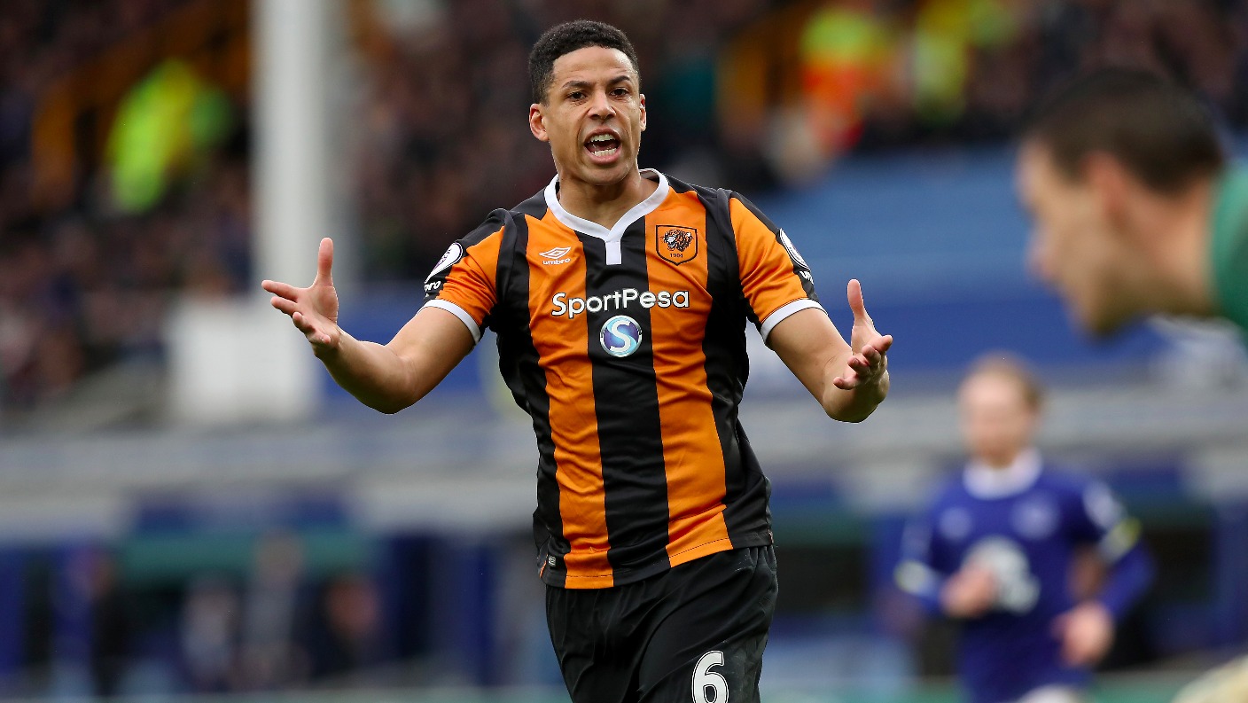 Curtis Davis waves goodbye to Hull City to join Championship rivals ...