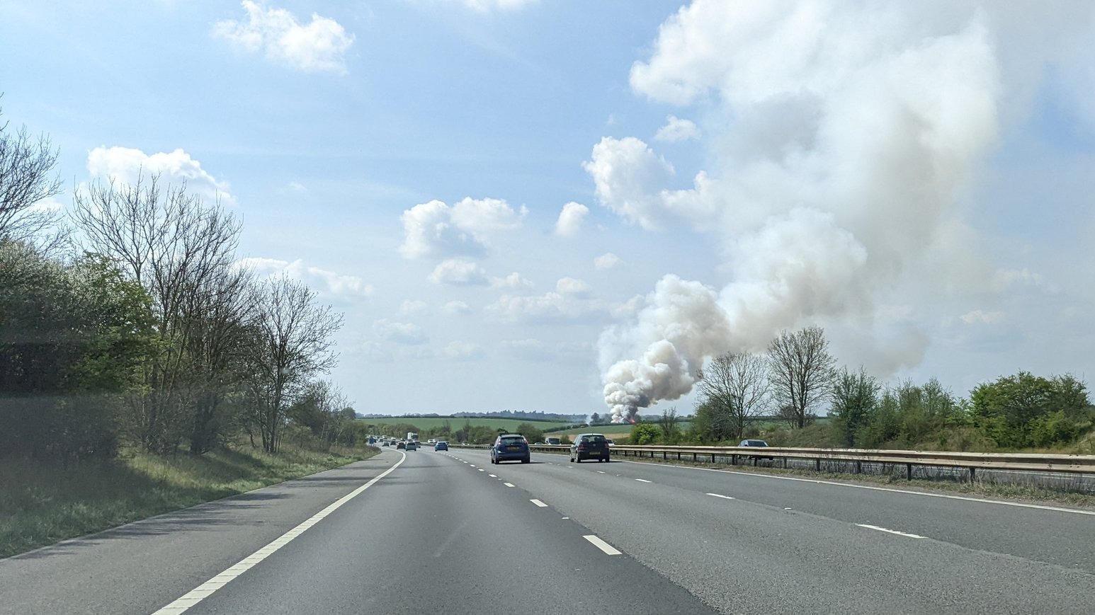 Stretch of M4 near Newbury shut after fire at industrial unit ...