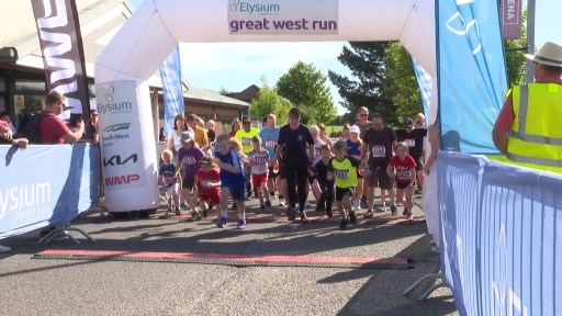 Thousands take to Exeter streets for first Elysium Healthcare Great ...