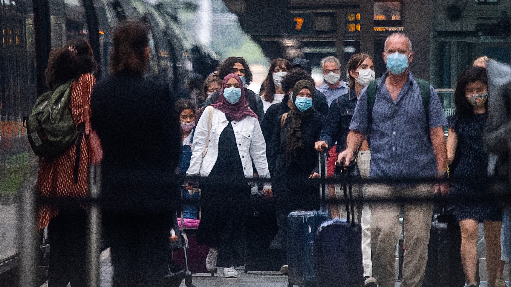 Capital curfew: Mayor backs new bar and restaurant restrictions to stop ...