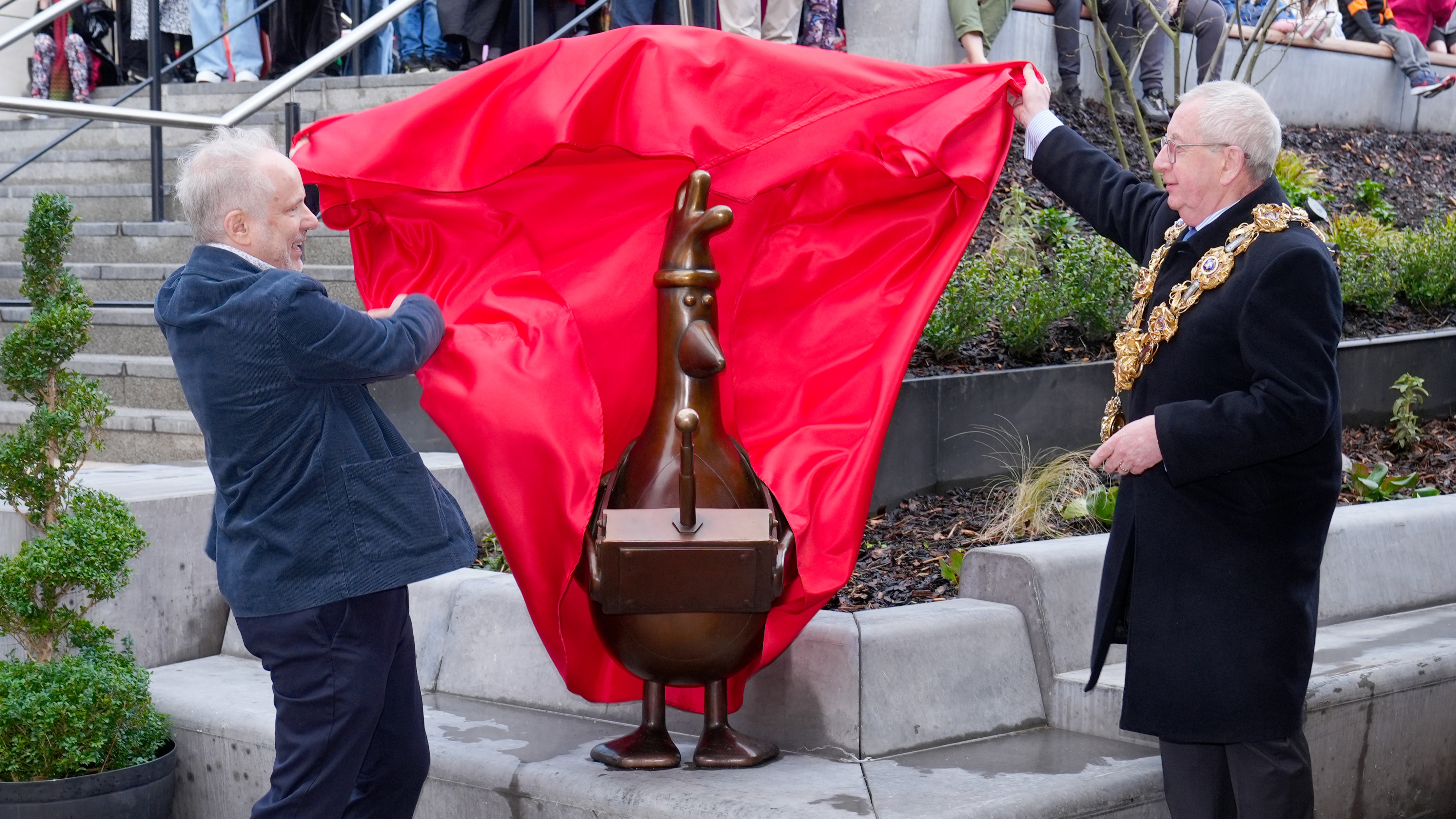 Statue of evil penguin Feathers McGraw unveiled in Preston | ITV News ...