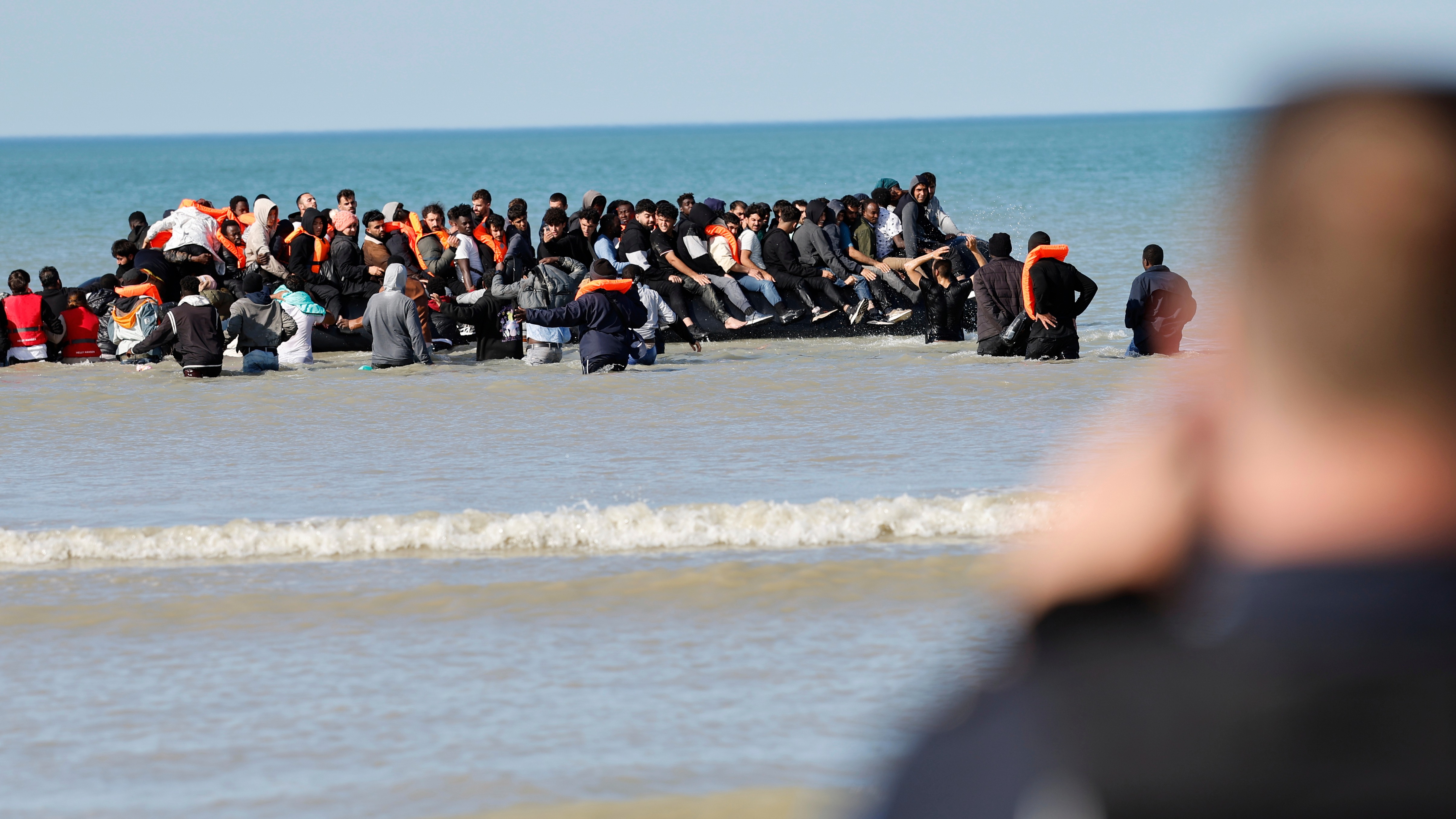 Body of migrant found on French beach as illegal Channel crossings rise ...
