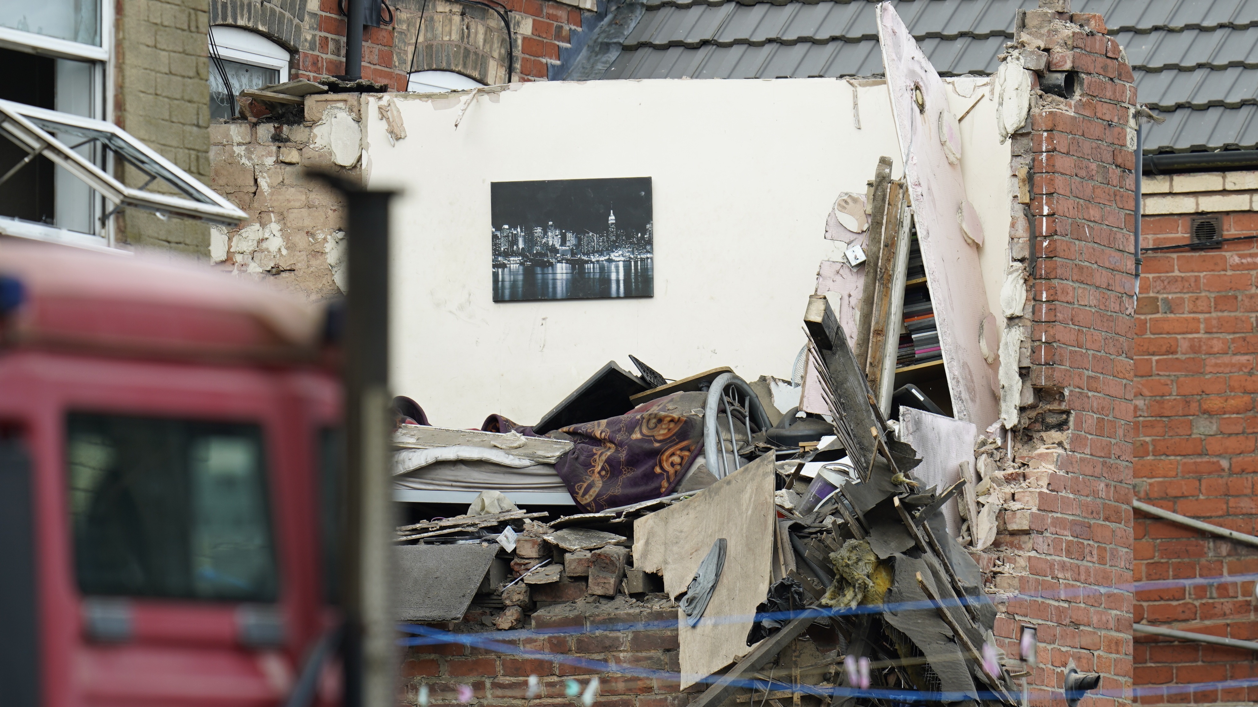 Major incident declared and homes evacuated after explosion in Worksop ...
