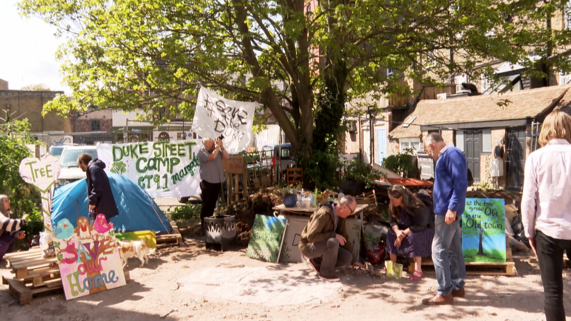 Protestors occupy Margate site to stop tree being cut down to make way ...