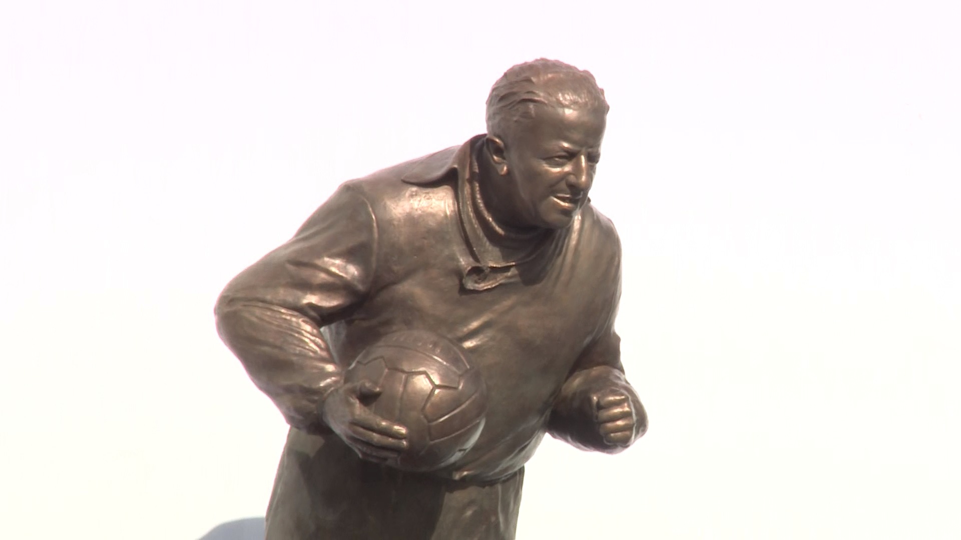 Manchester United unveil statue of club legend Jimmy Murphy | ITV News ...