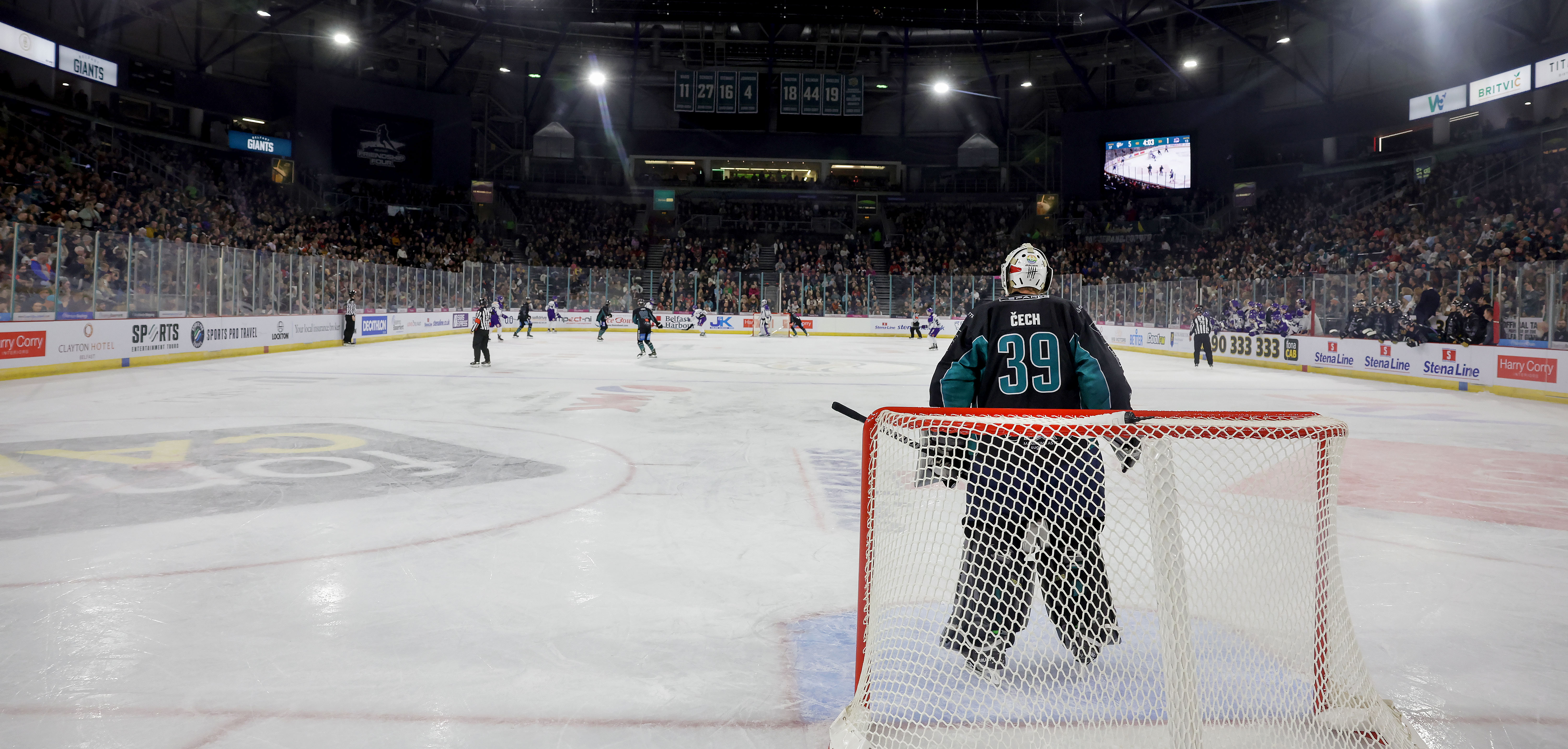 Petr Cech makes Belfast Giants debut in win against Glasgow Clan | UTV ...