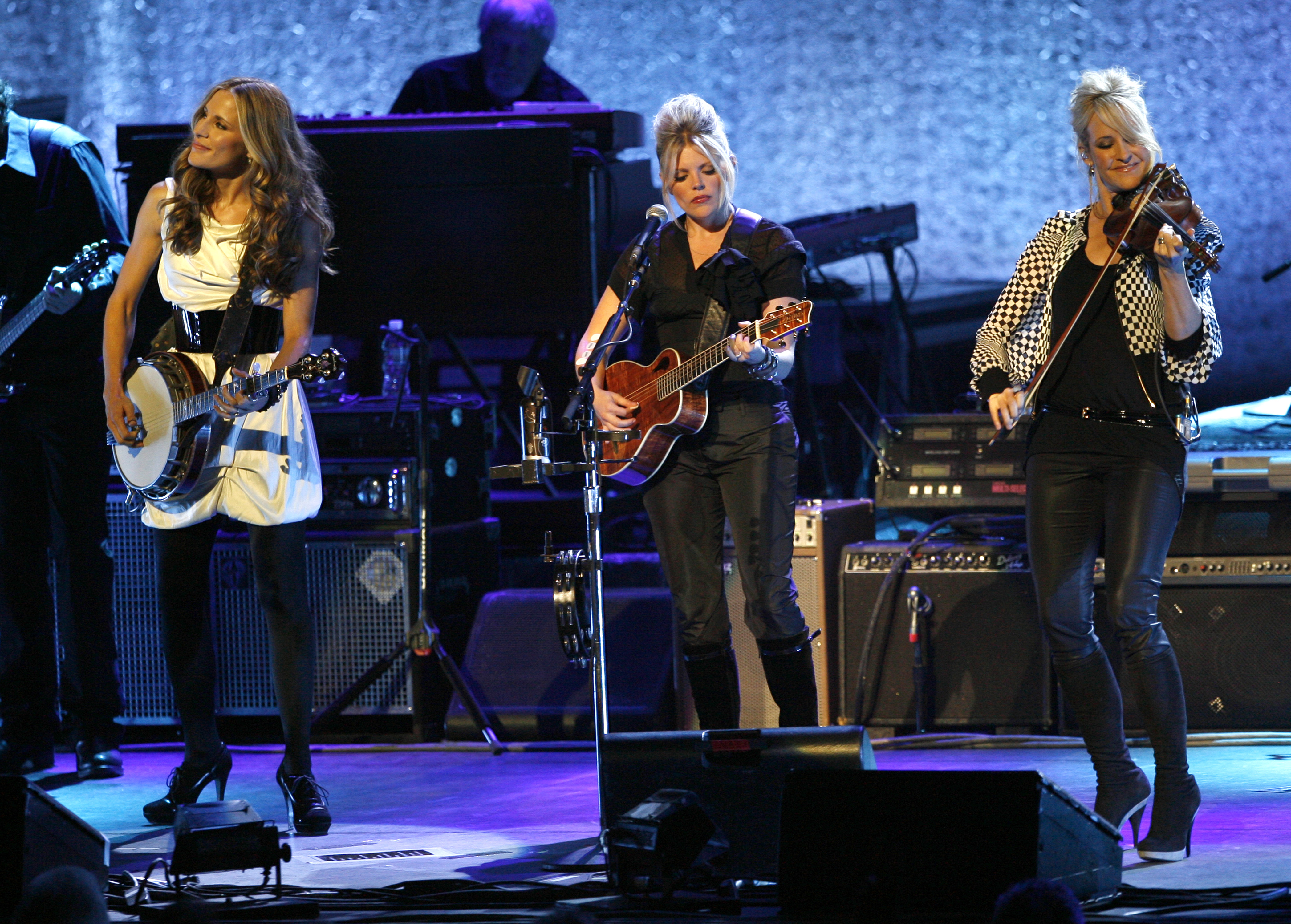 The Dixie Chicks change their name to The Chicks | ITV News