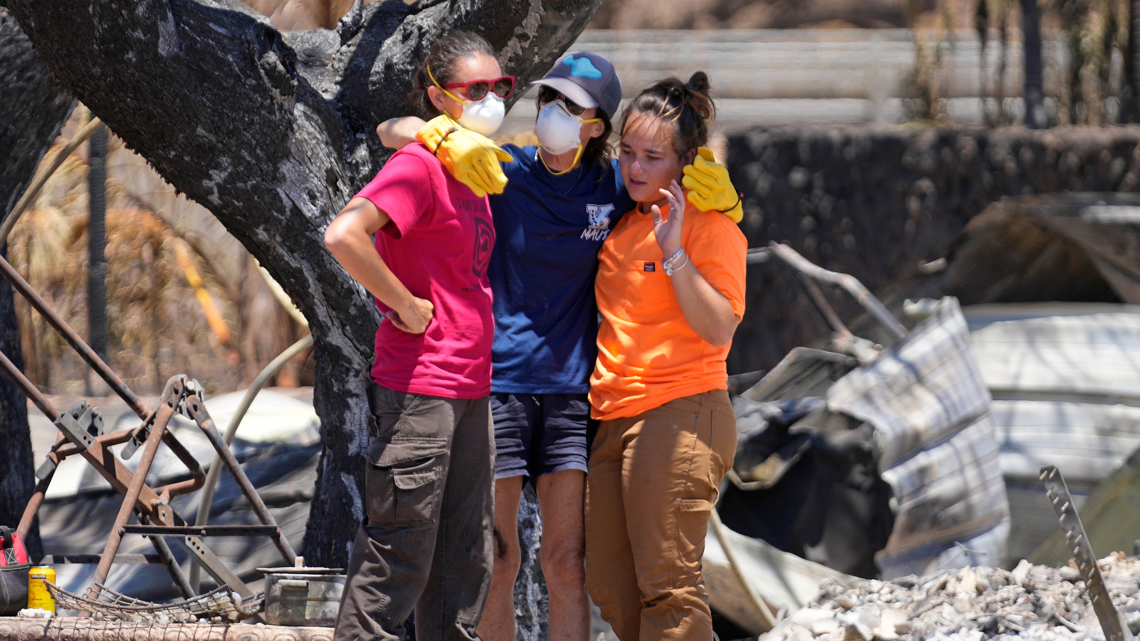 Hawaii wildfires: Death toll rises to 80 as 1,000 feared missing | ITV News