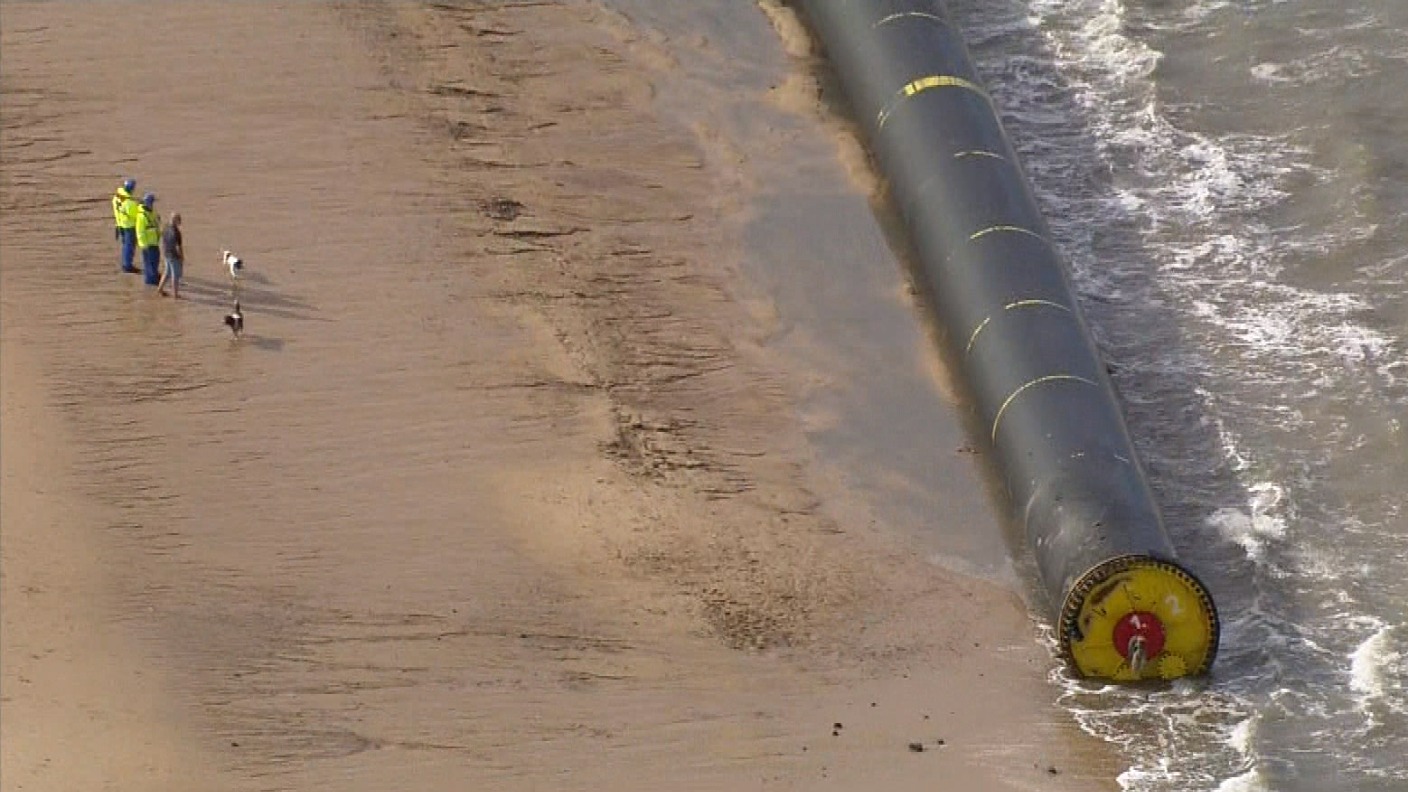Huge washed up pipelines create new seaside attraction | ITV News Anglia